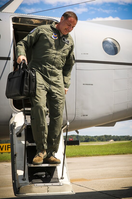 Lt. Gen. Bogdan visits MCAS Beaufort, F-35