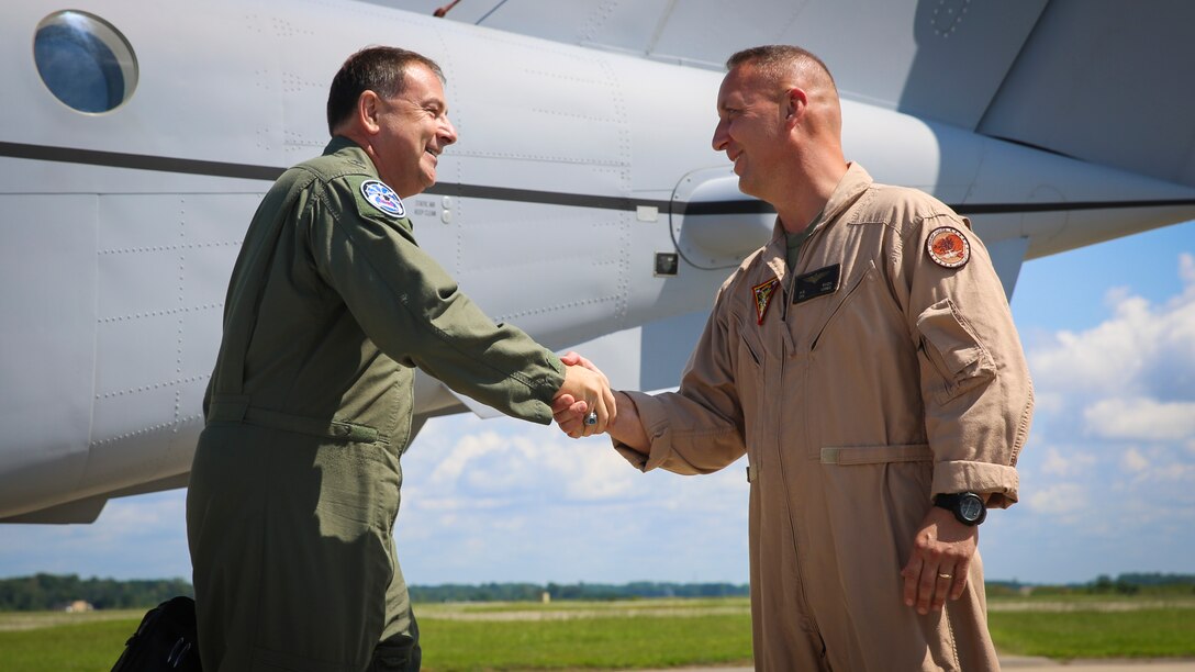 Lt. Gen. Bogdan visits MCAS Beaufort, F-35