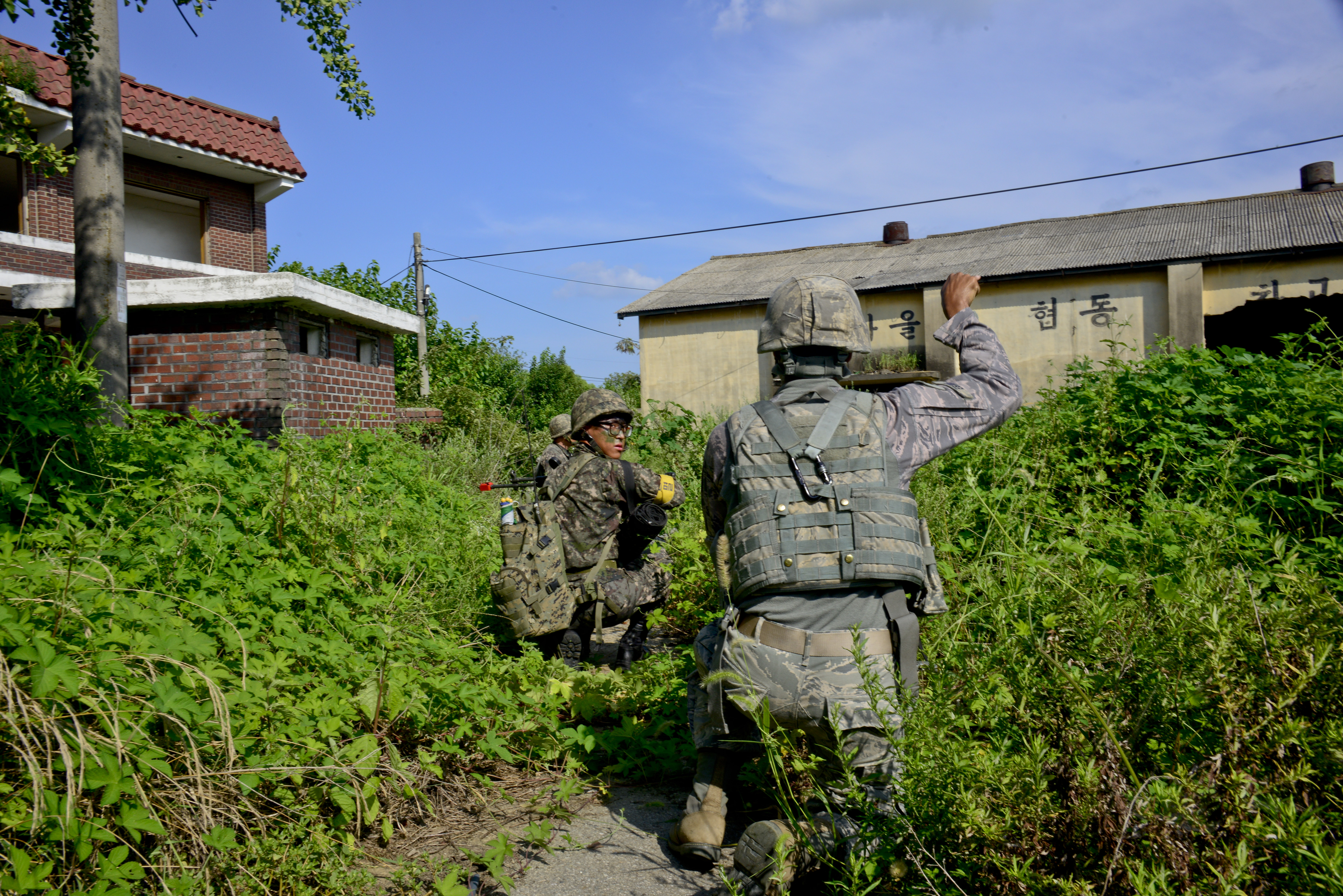 Osan Defenders train with ROK army > Osan Air Base > Article Display