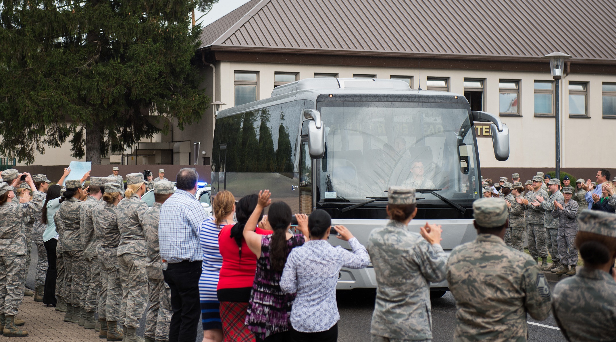 U.S. service members receive 'heroic welcome' at Ramstein > Ramstein ...