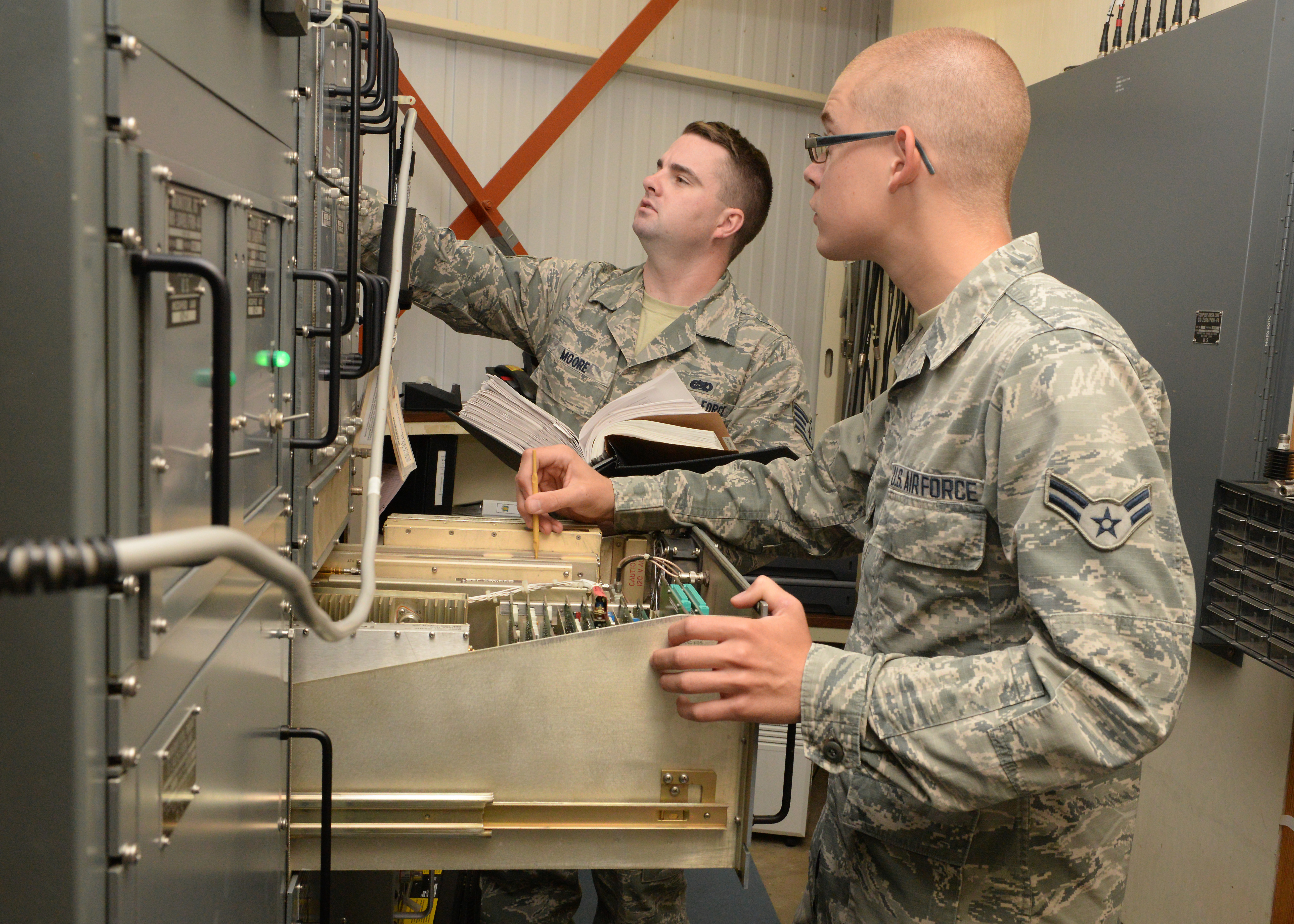 Altus Airmen provide airfield support > Altus Air Force Base > Article ...