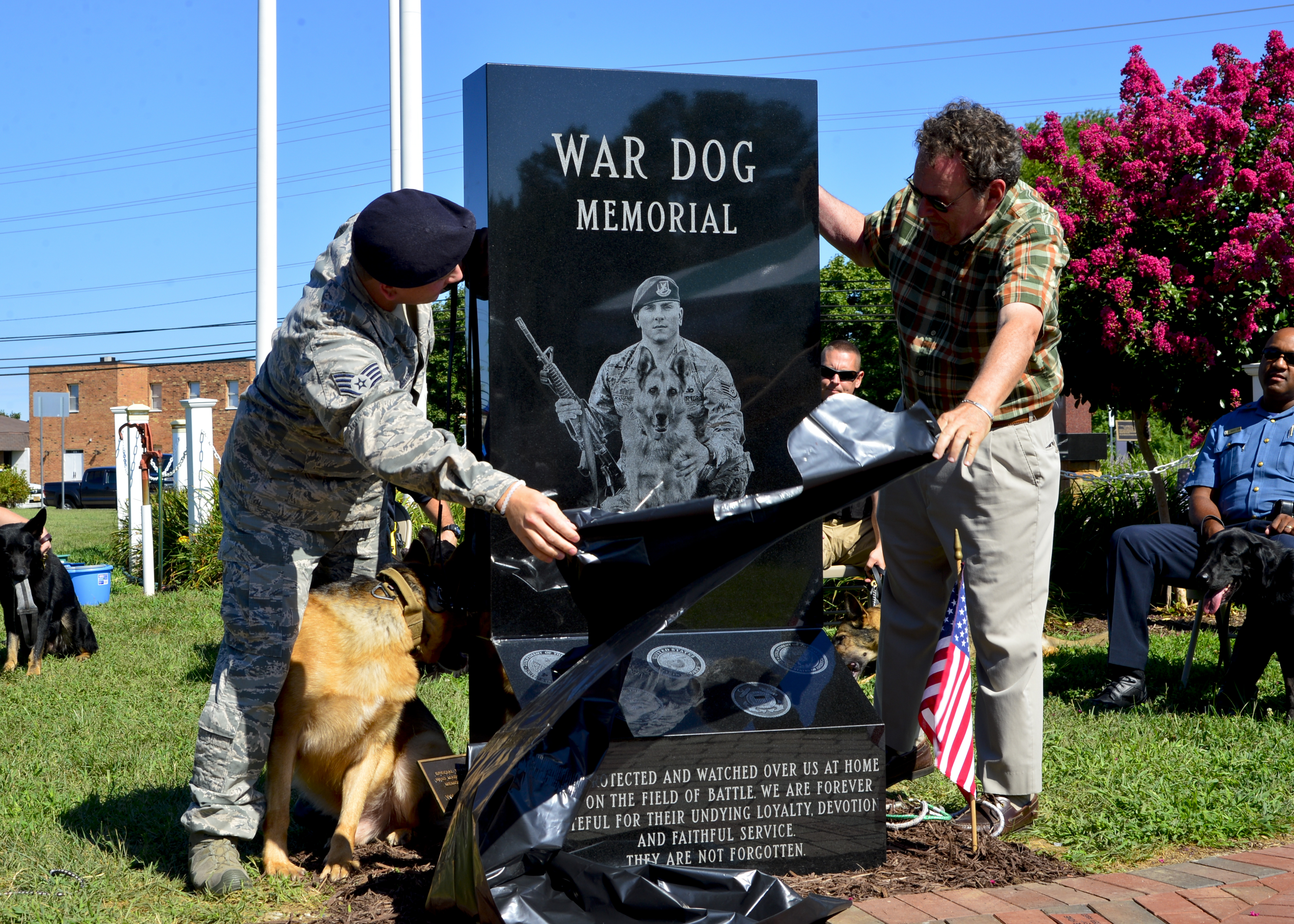 Dover Airman and K-9 recognized at War Dog Memorial > Air Mobility ...