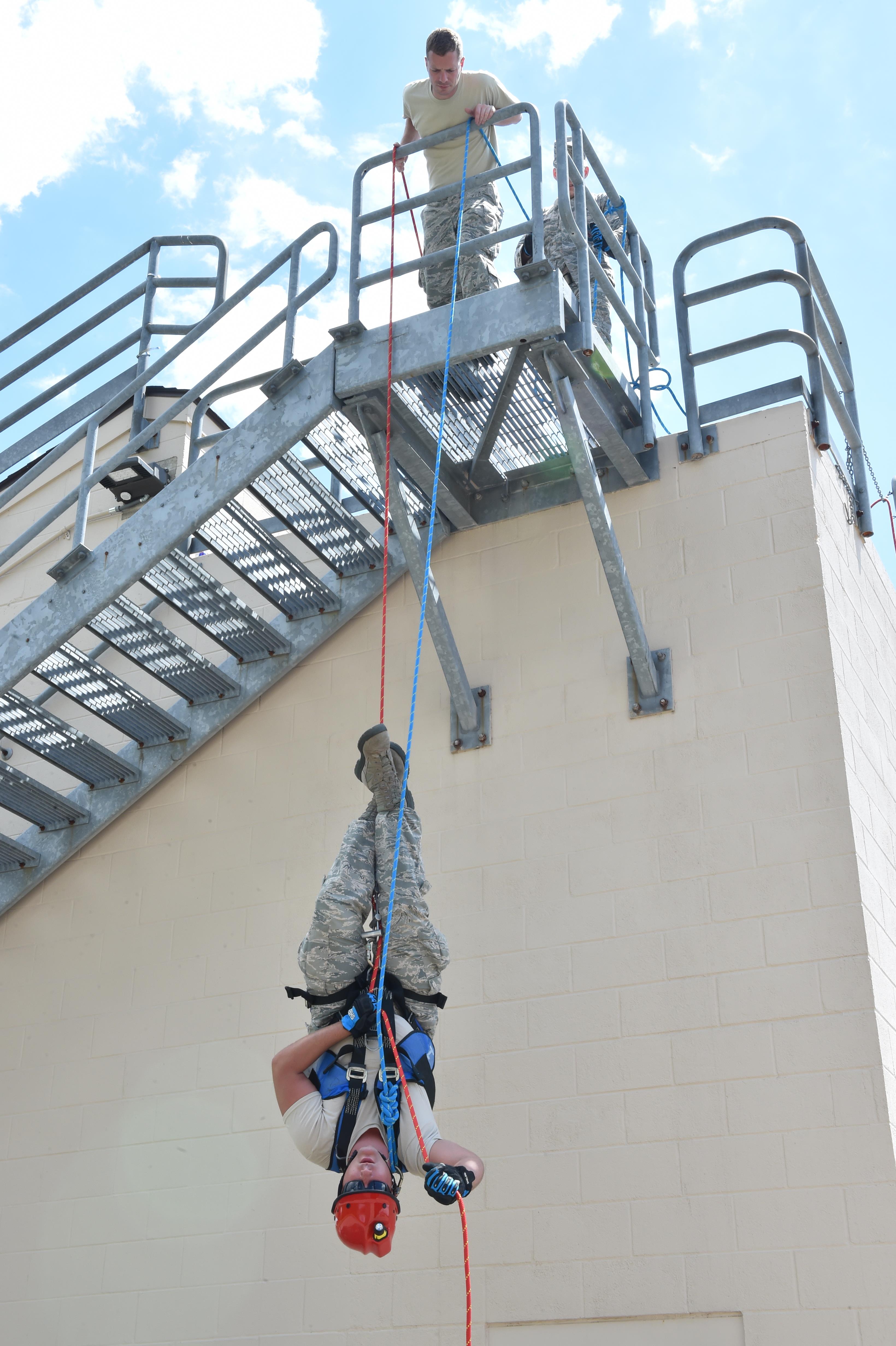 Firefighters rappel during rescue training > Youngstown Air Reserve ...