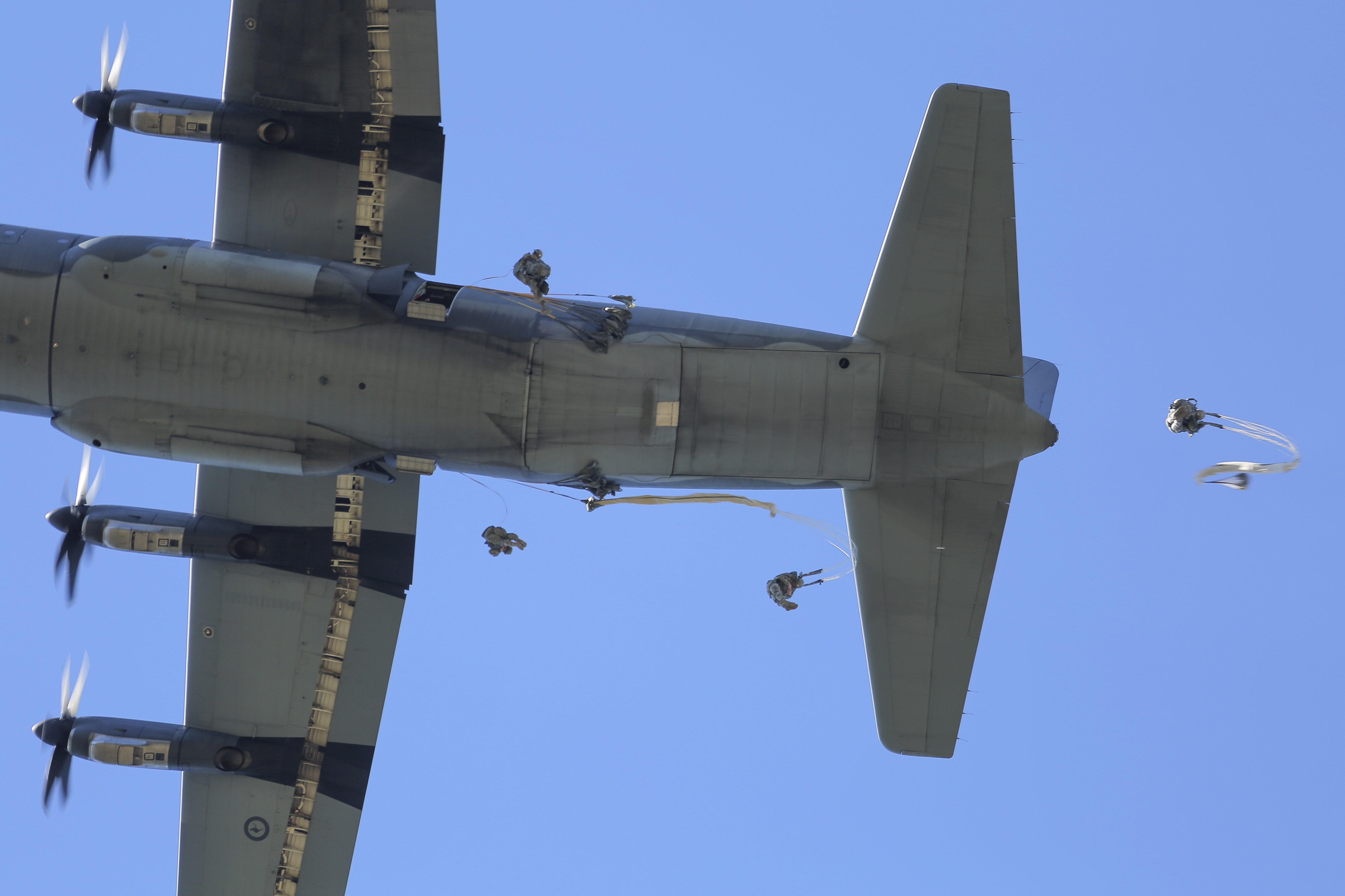 JGSDF, USARAK, RAAF, USAF conduct joint jump training for PACRALLY ...