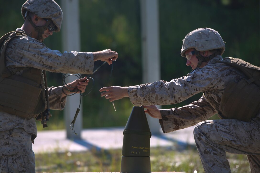 MWSS-272 clears space for landing