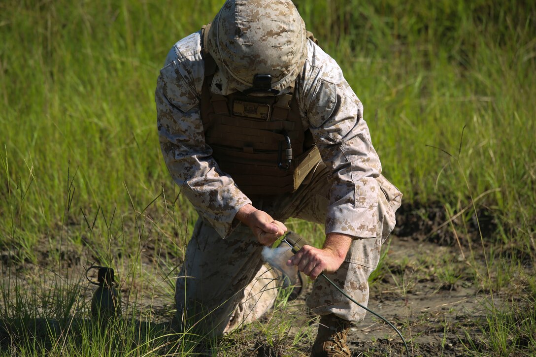 MWSS-272 clears space for landing