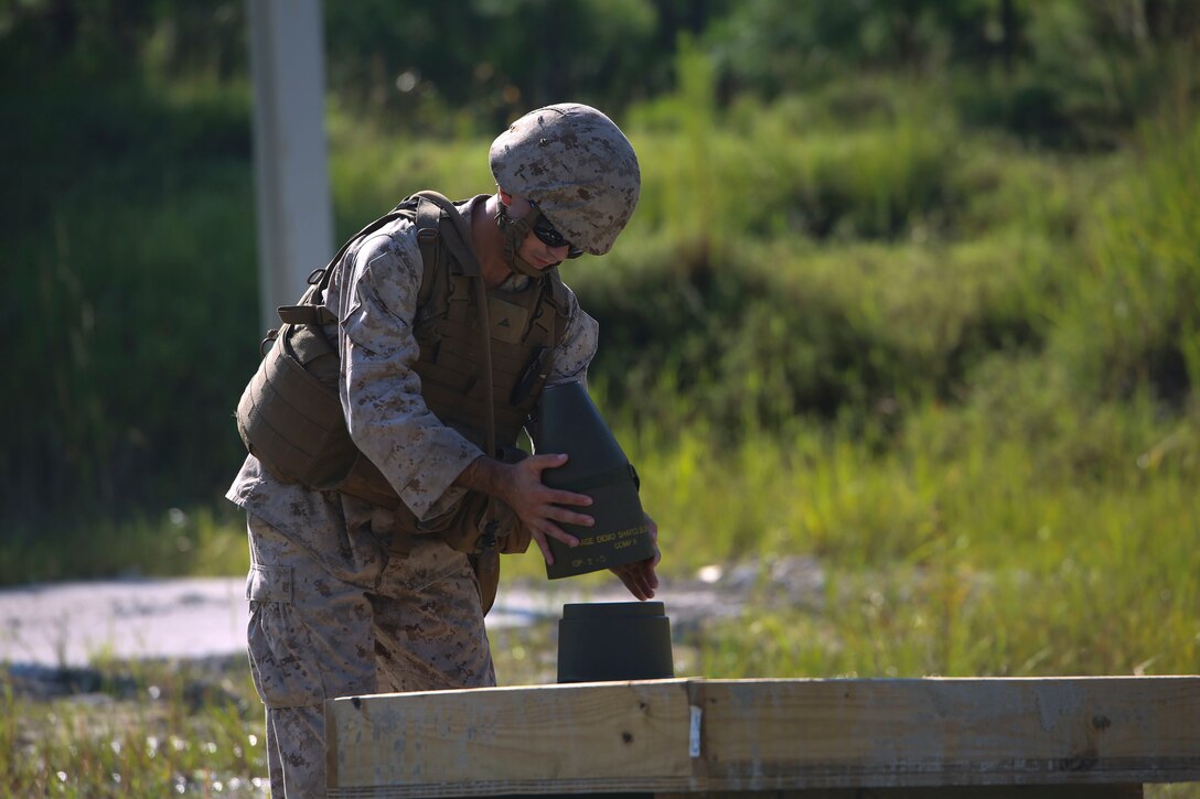 MWSS-272 clears space for landing