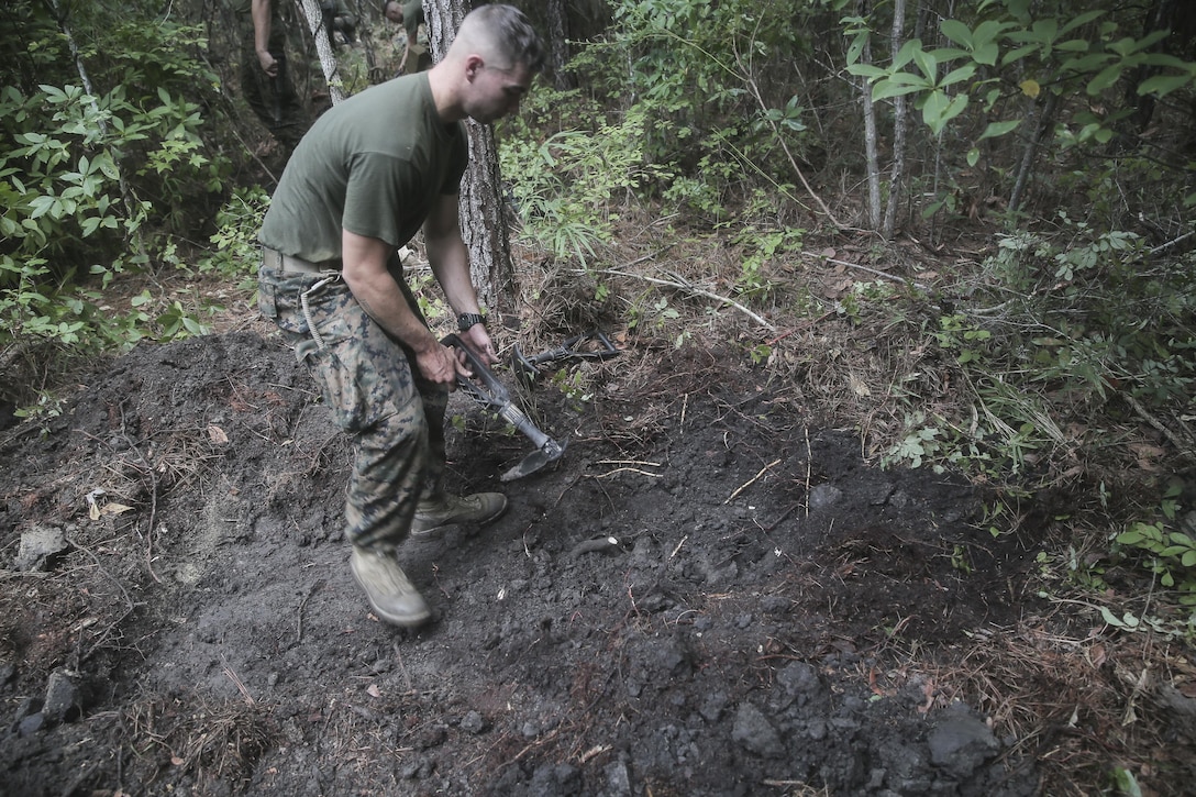 1/8 defends, assaults during field exercise