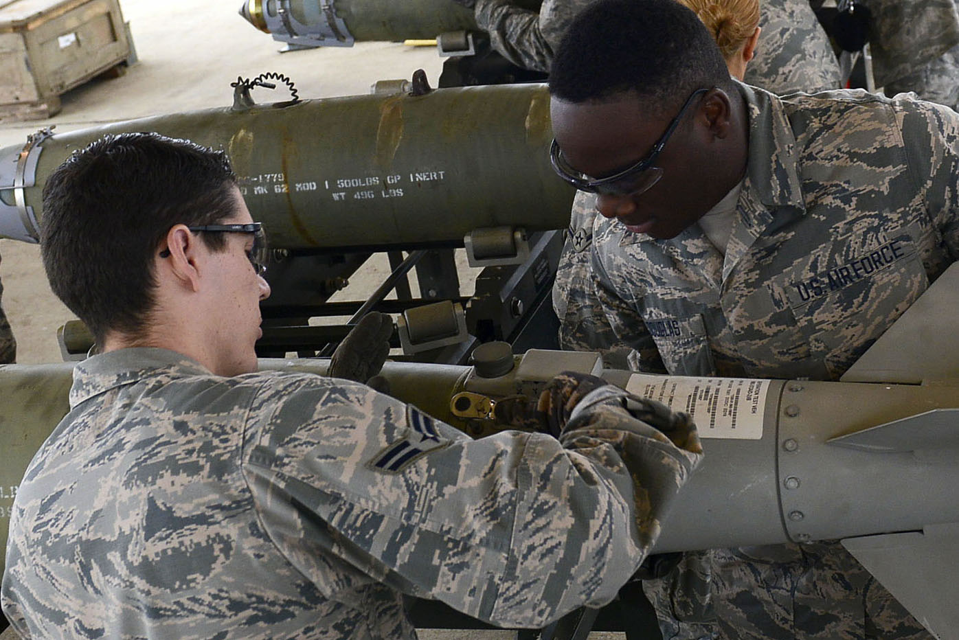 Airmen get hands on with bombs > Shaw Air Force Base > Article Display