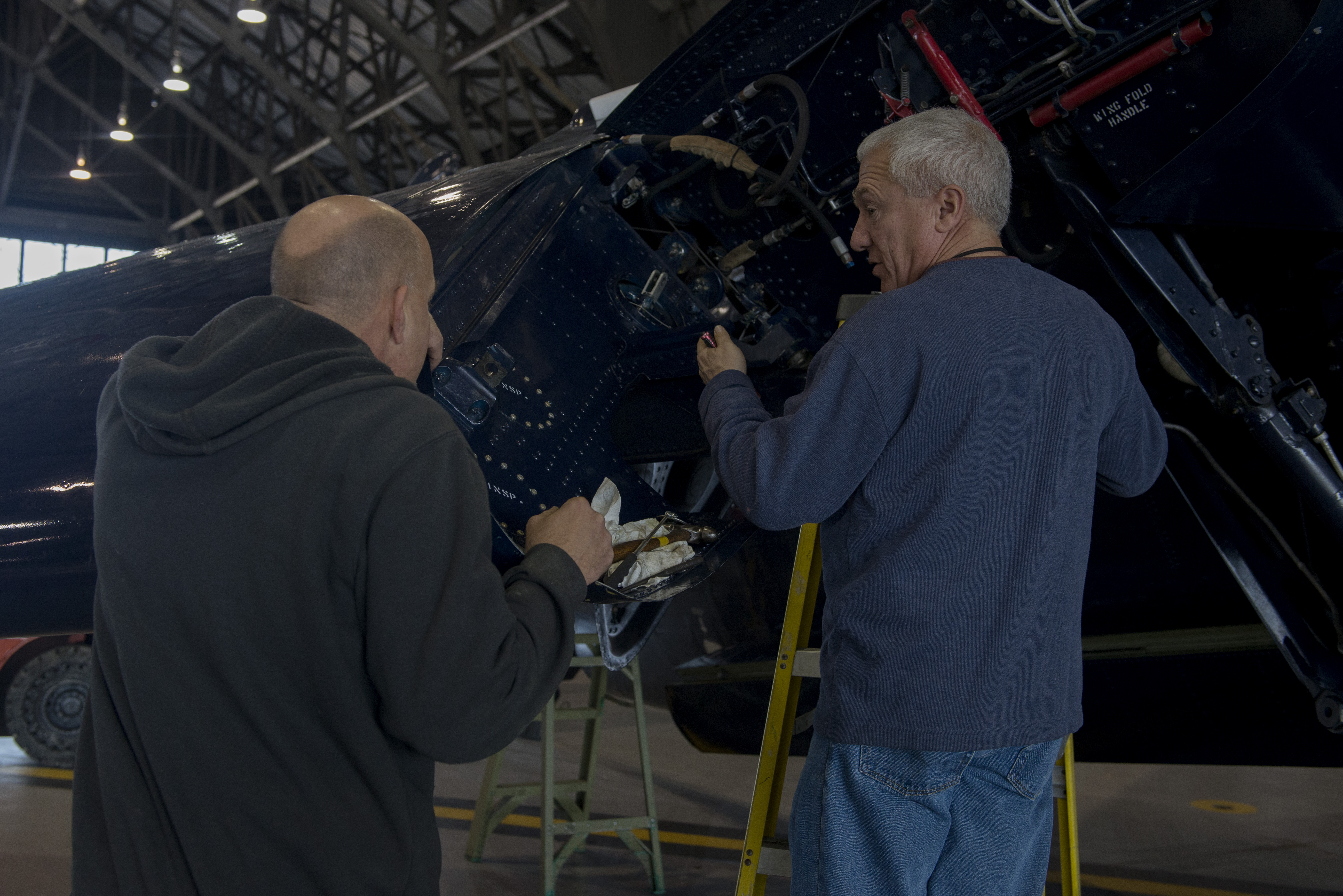Scott assists WWII era aircraft for flight > Scott Air Force Base ...
