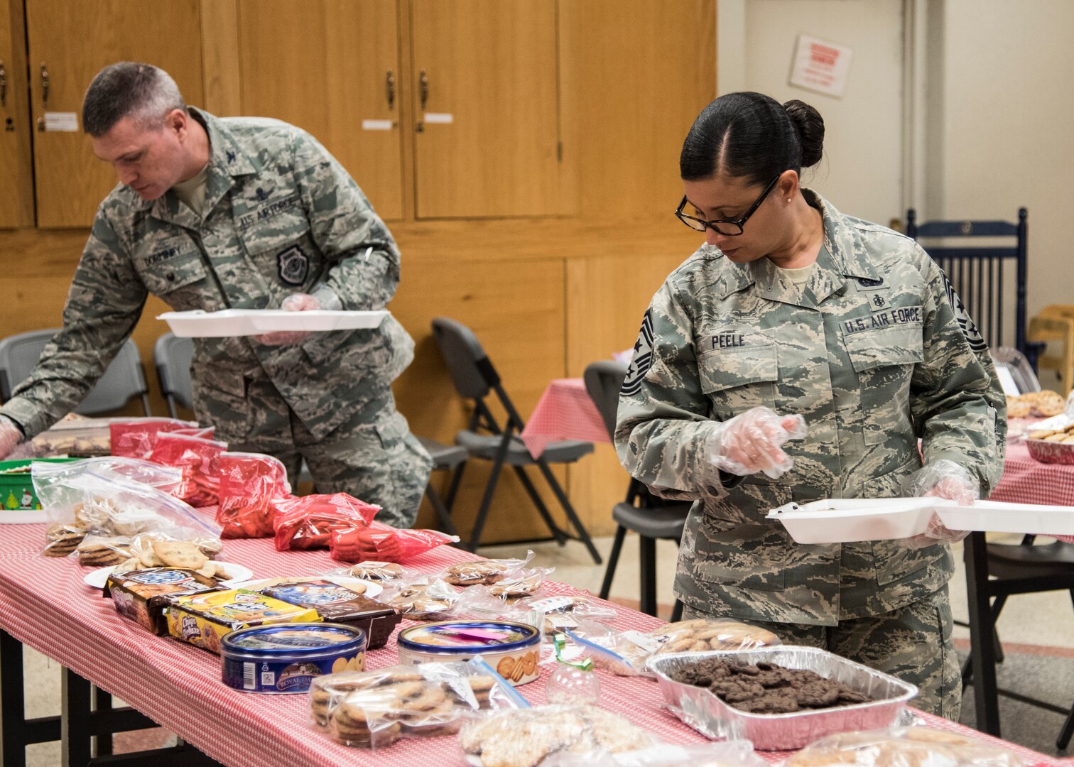 PSC Spouses' Club Cookies for the Troops > Peterson and Schriever Space ...