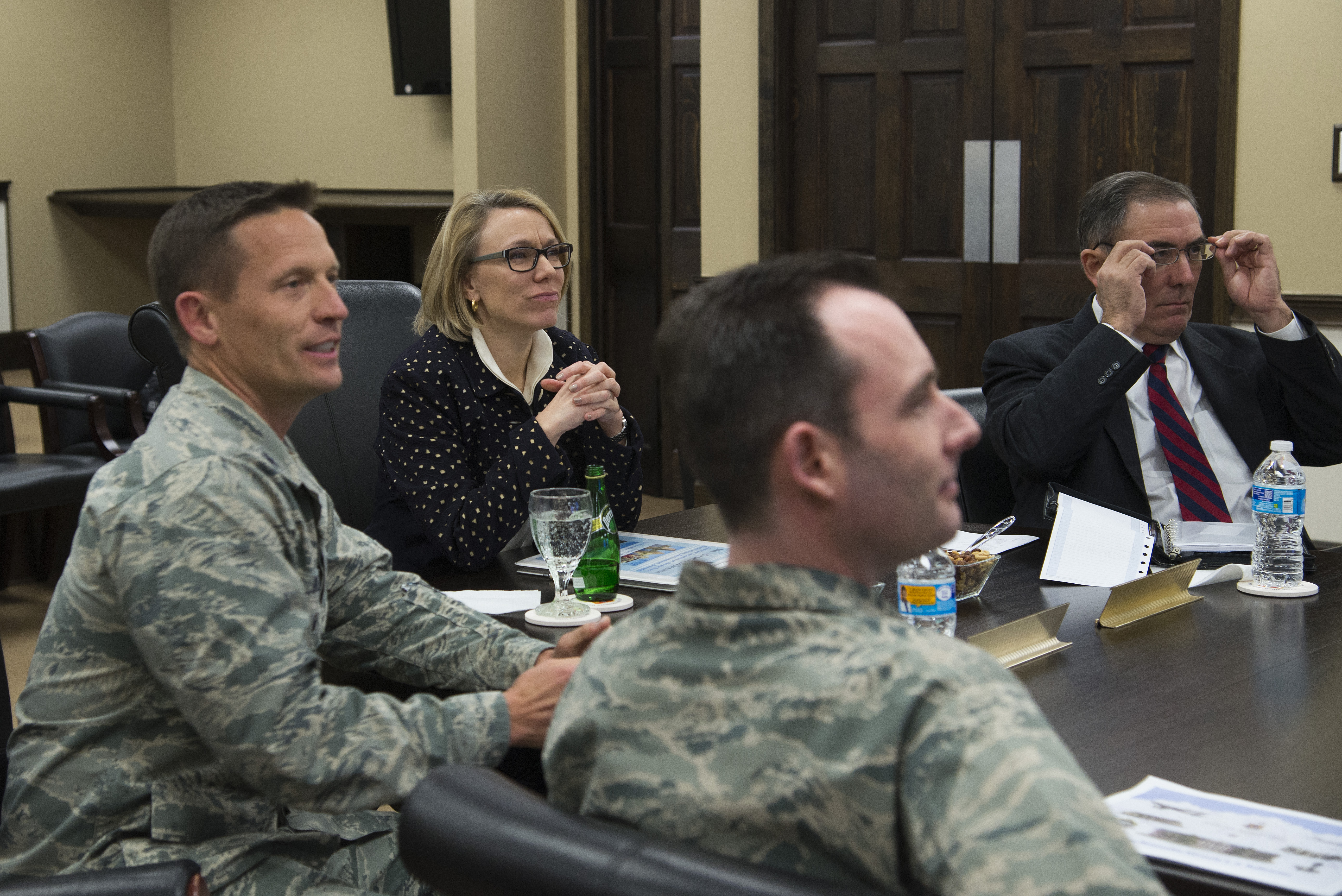 Scott showcases energy efficiencies for top official > Scott Air Force ...