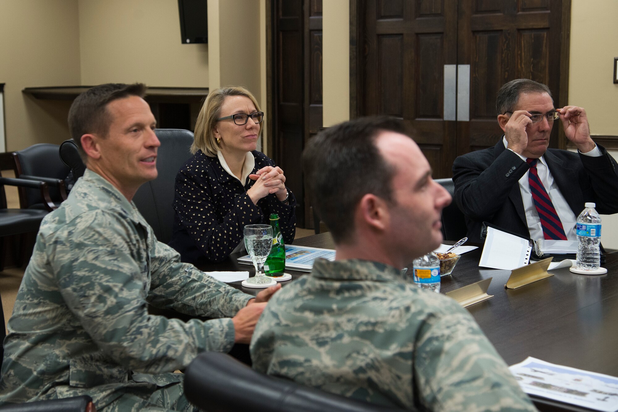 Scott showcases energy efficiencies for top official > Scott Air Force ...