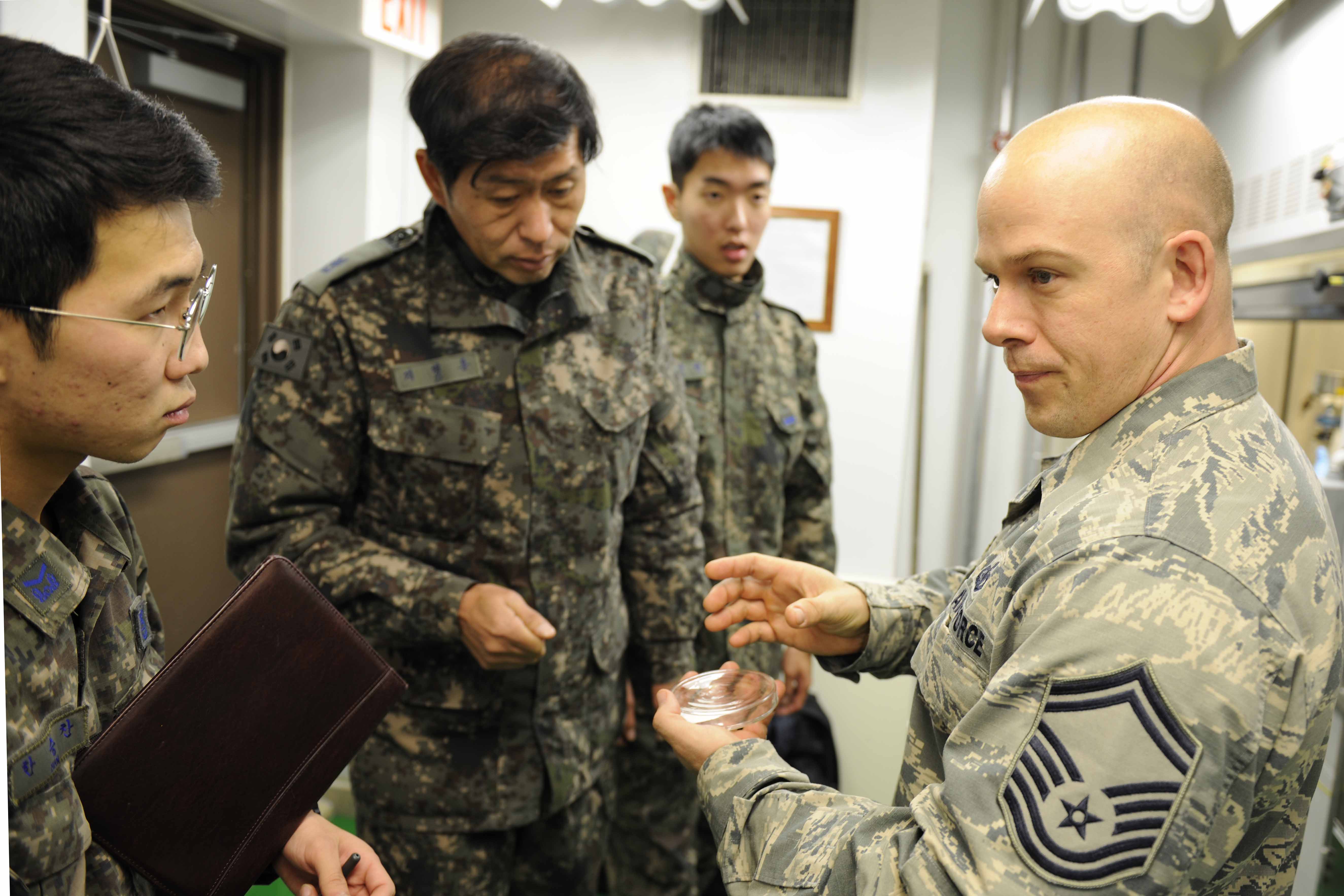 ROKAF, USAF POL train together > 15th Wing > Article Display