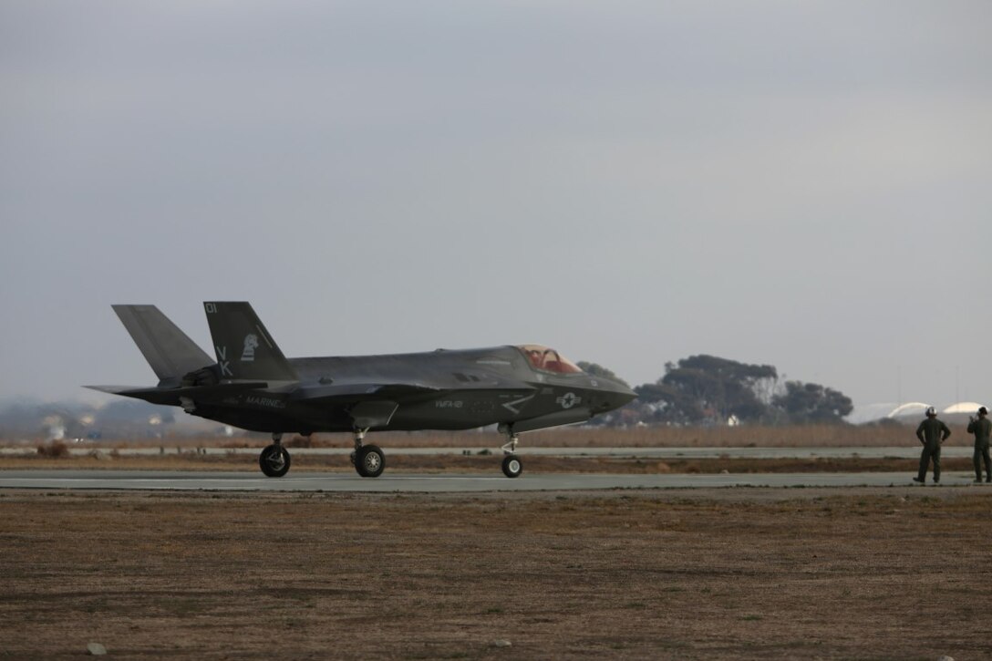 VMFA-121 conducts a vertical landing at Red Beach
