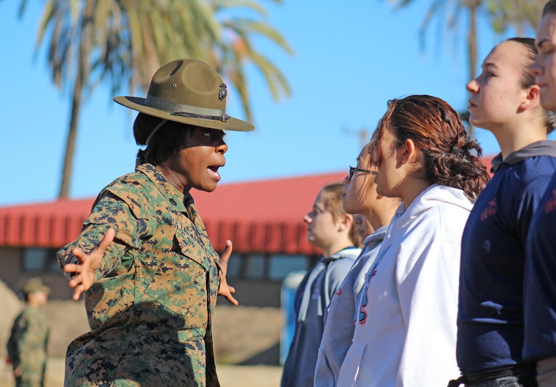 Marine drill instructors, recruiters build esprit de corps with enlistees