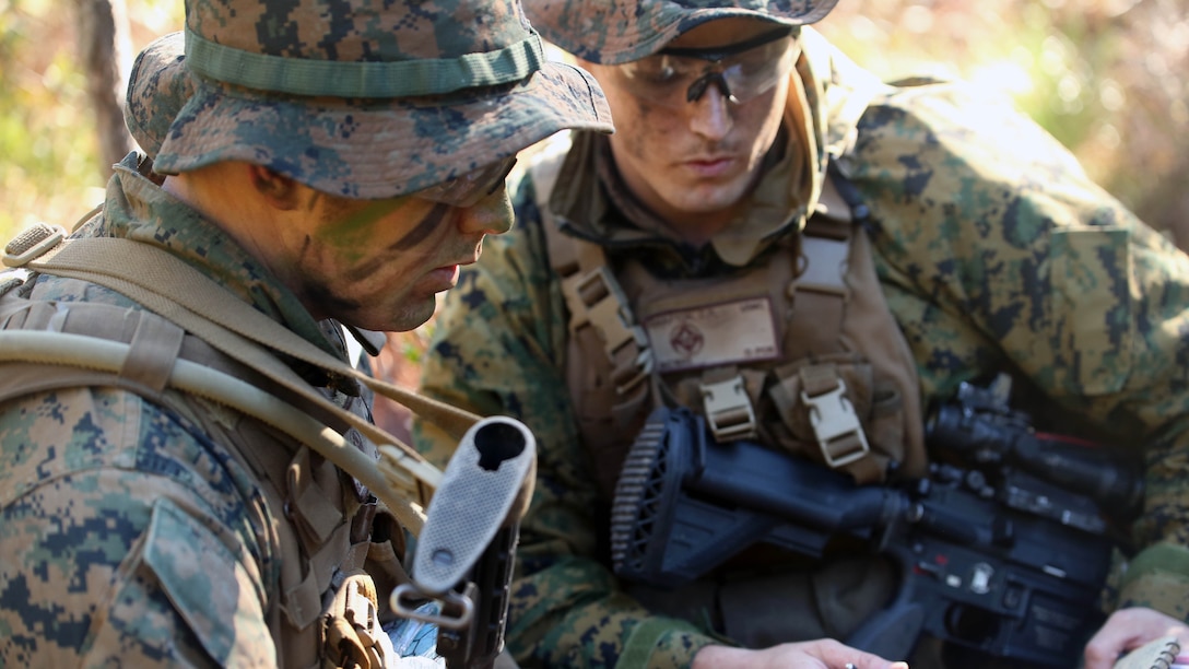 Marines with 2nd LAR conduct patrolling techniques