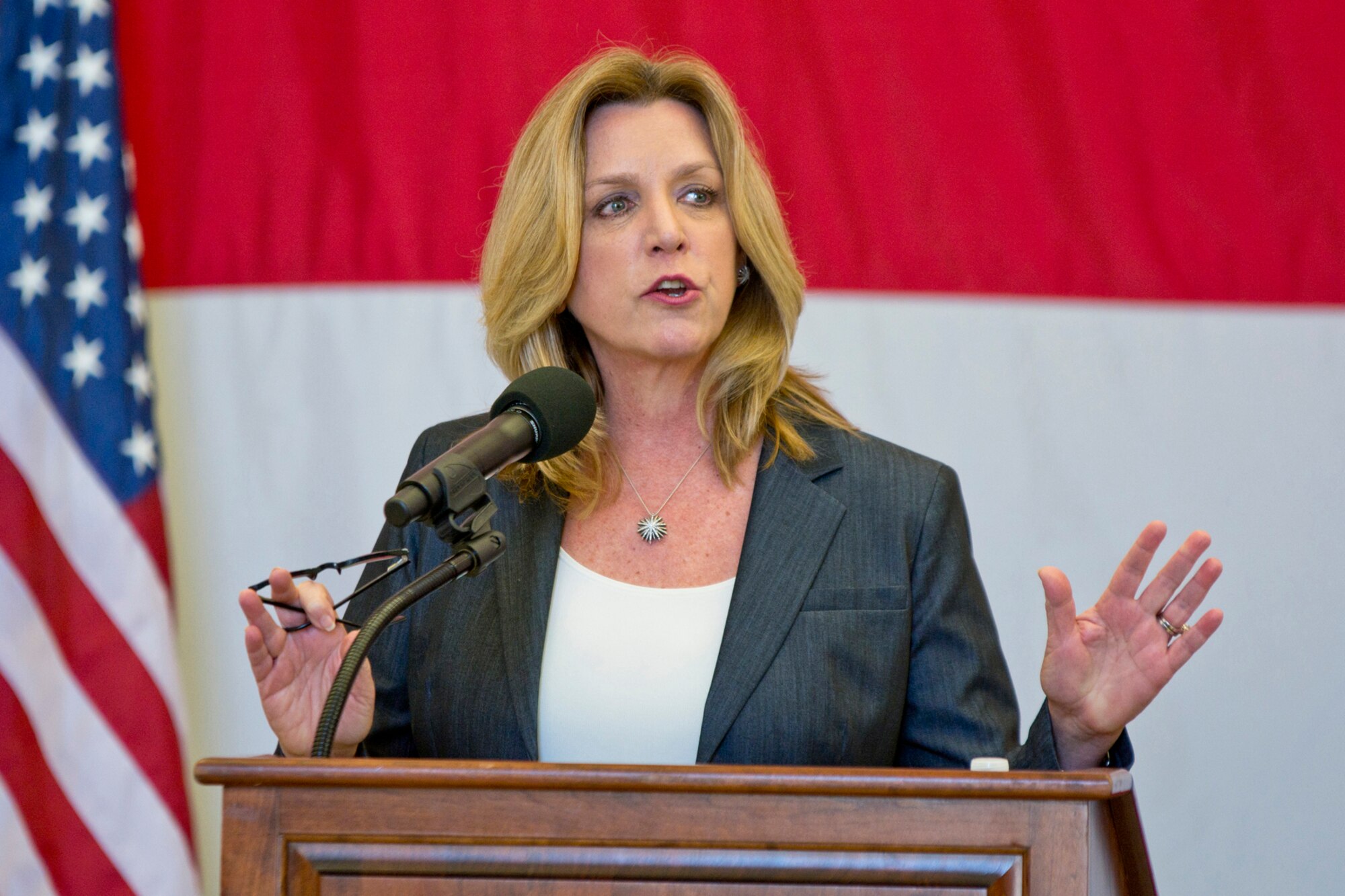 SECAF visits Little Rock AFB > 913th Airlift Group > Article Display