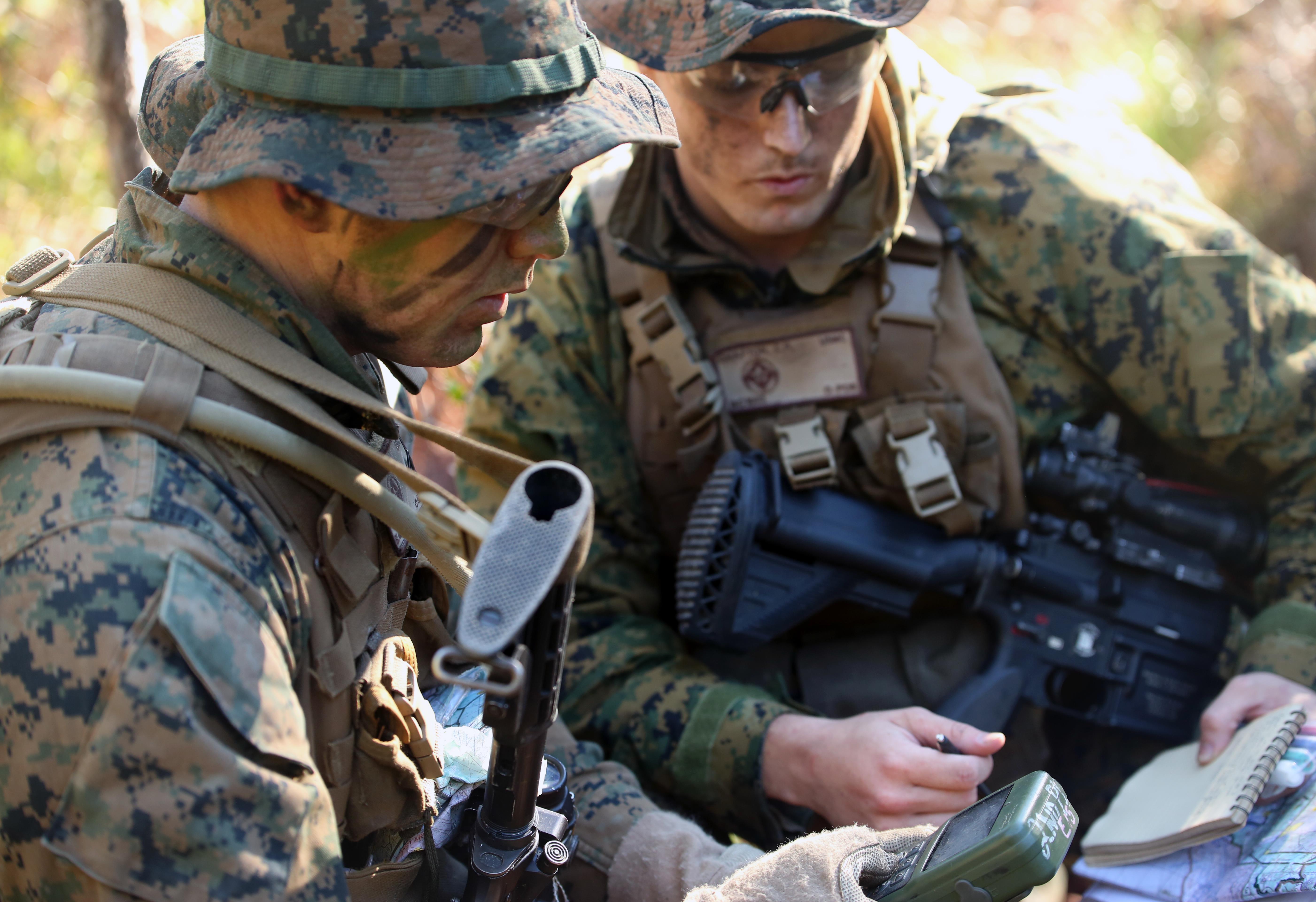 Marines with 2nd LAR conduct patrolling techniques
