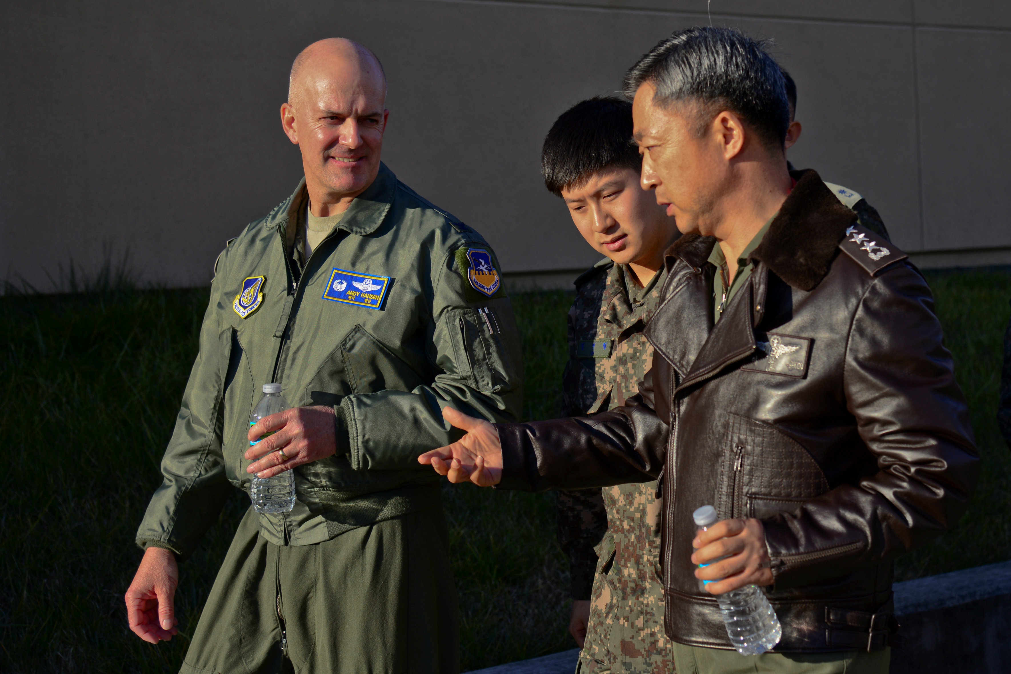 ROKAF 3-star tours Osan > Osan Air Base > Article Display