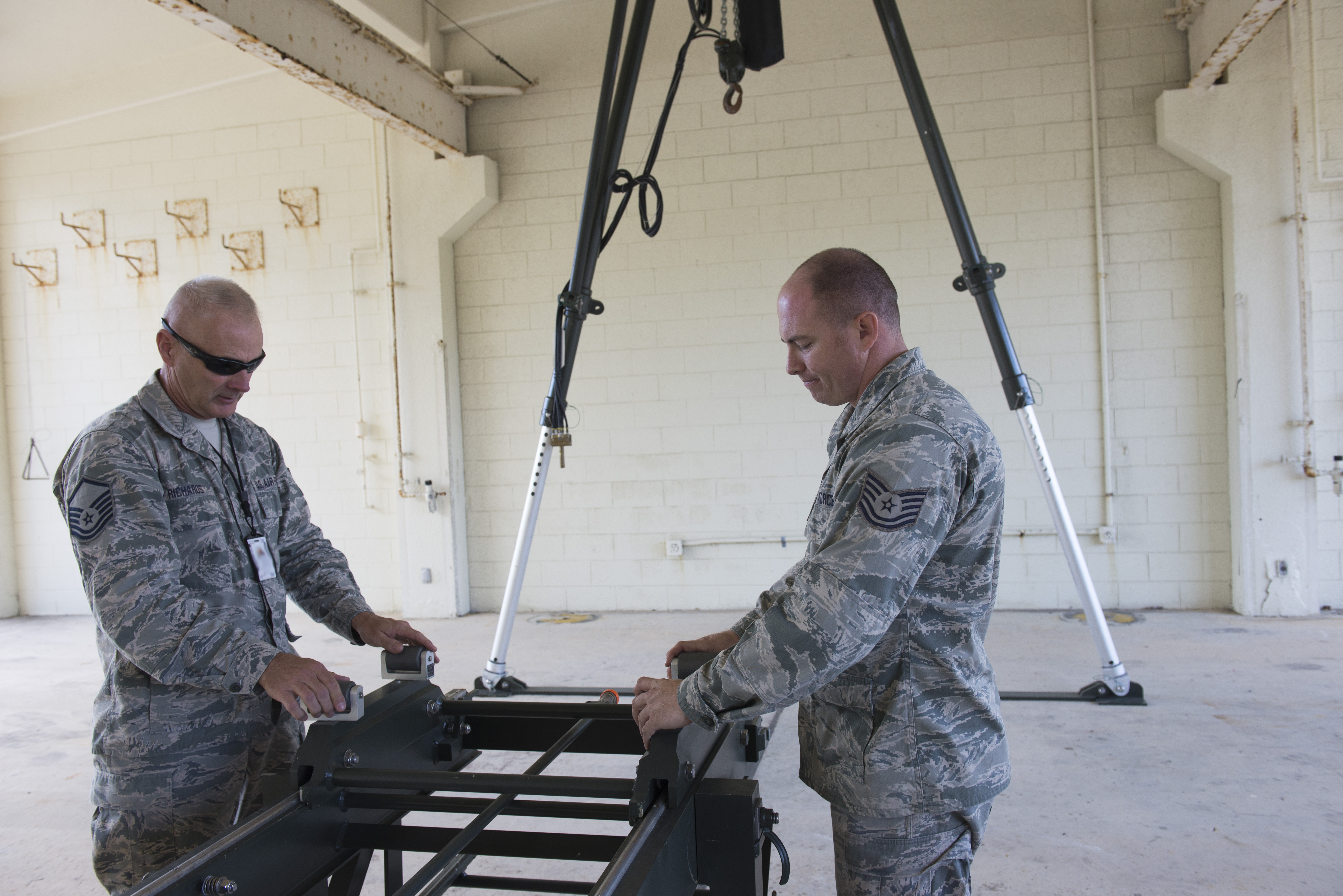 Oklahoma National Guard practices bomb builds with 18th MUNS