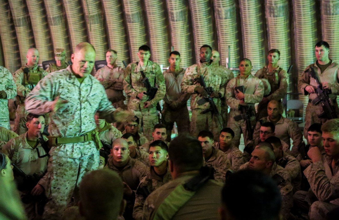 Marine Top Leaders Visit Devil Dogs in Iraq During Holidays