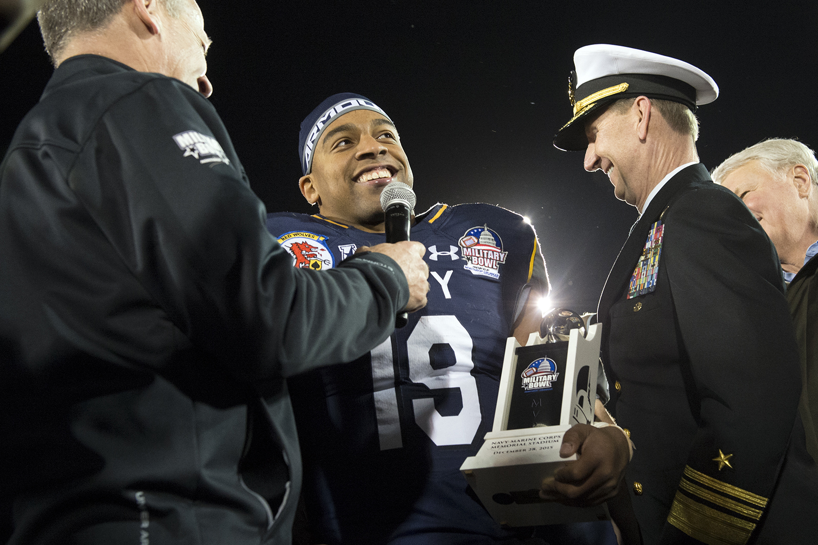 Midshipmen Set Sail in Military Bowl > United States Navy > News Display