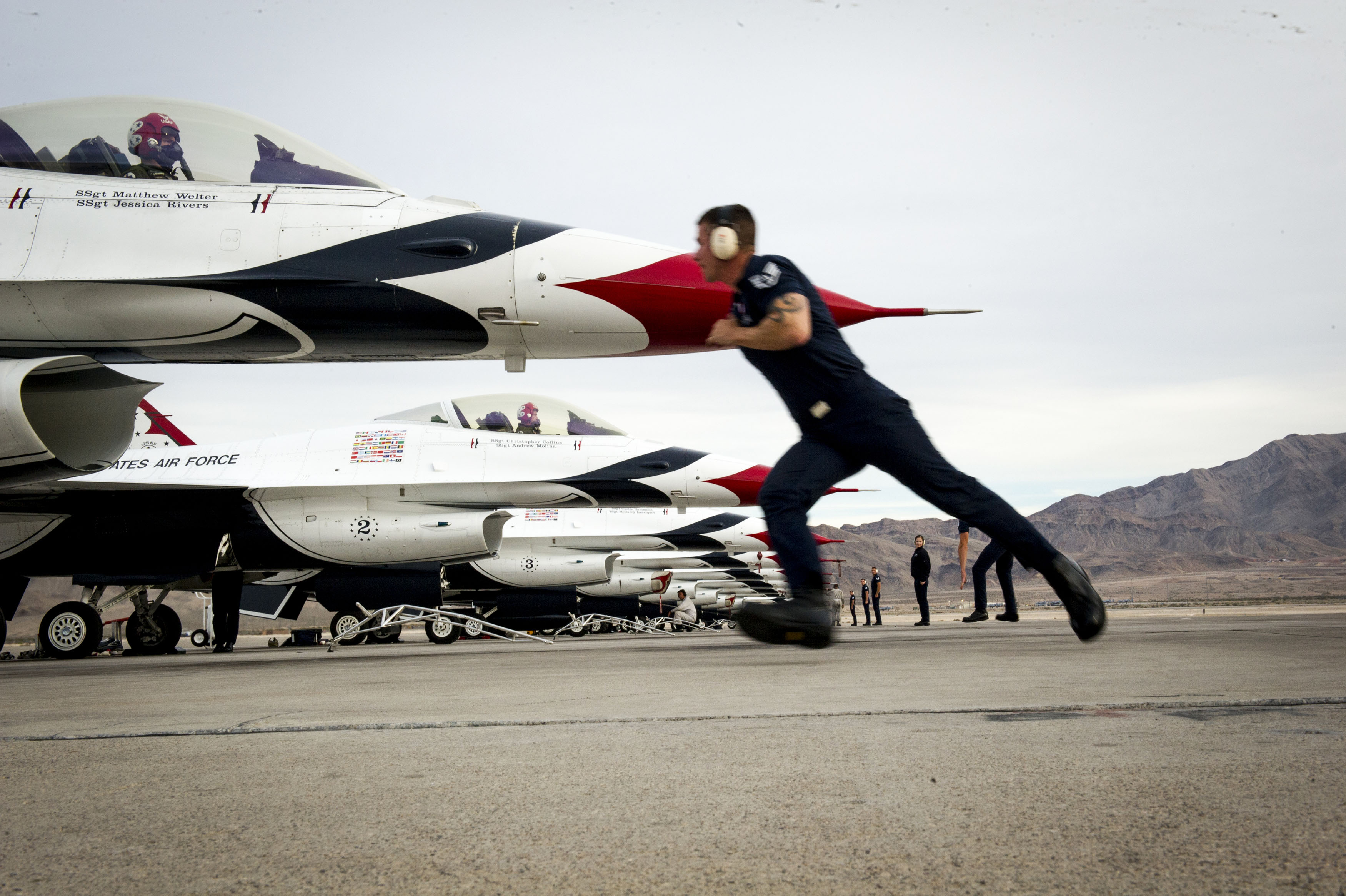 Air Force Staff Sgt. Michael Radcliff, Thunderbird 1 dedicated crew ...