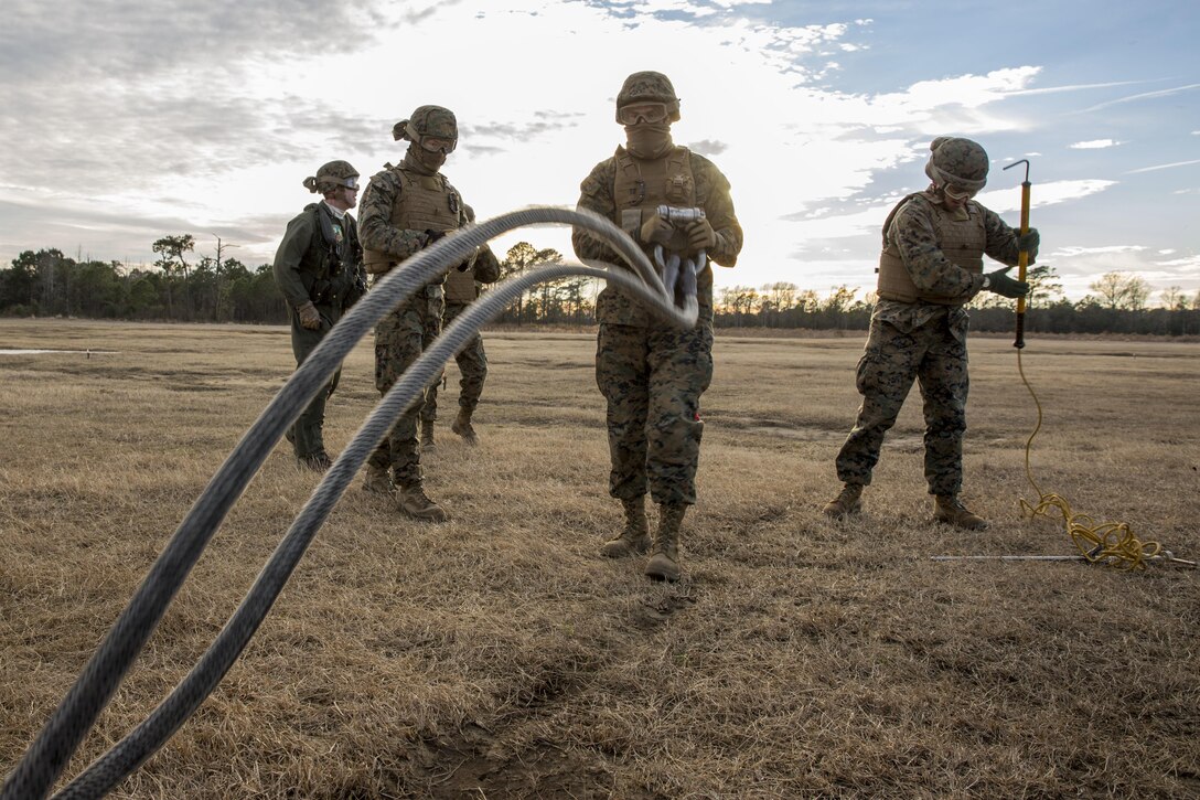 Take off: CLB-2 performs helicopter support team training with HMHT-302