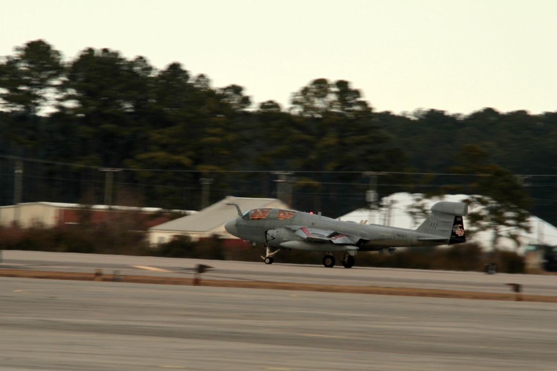 VMAQ-4 Marines return from deployment