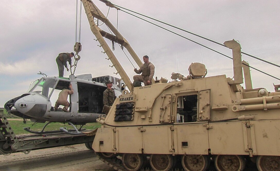 15th MEU Marines conduct ground TRAP training