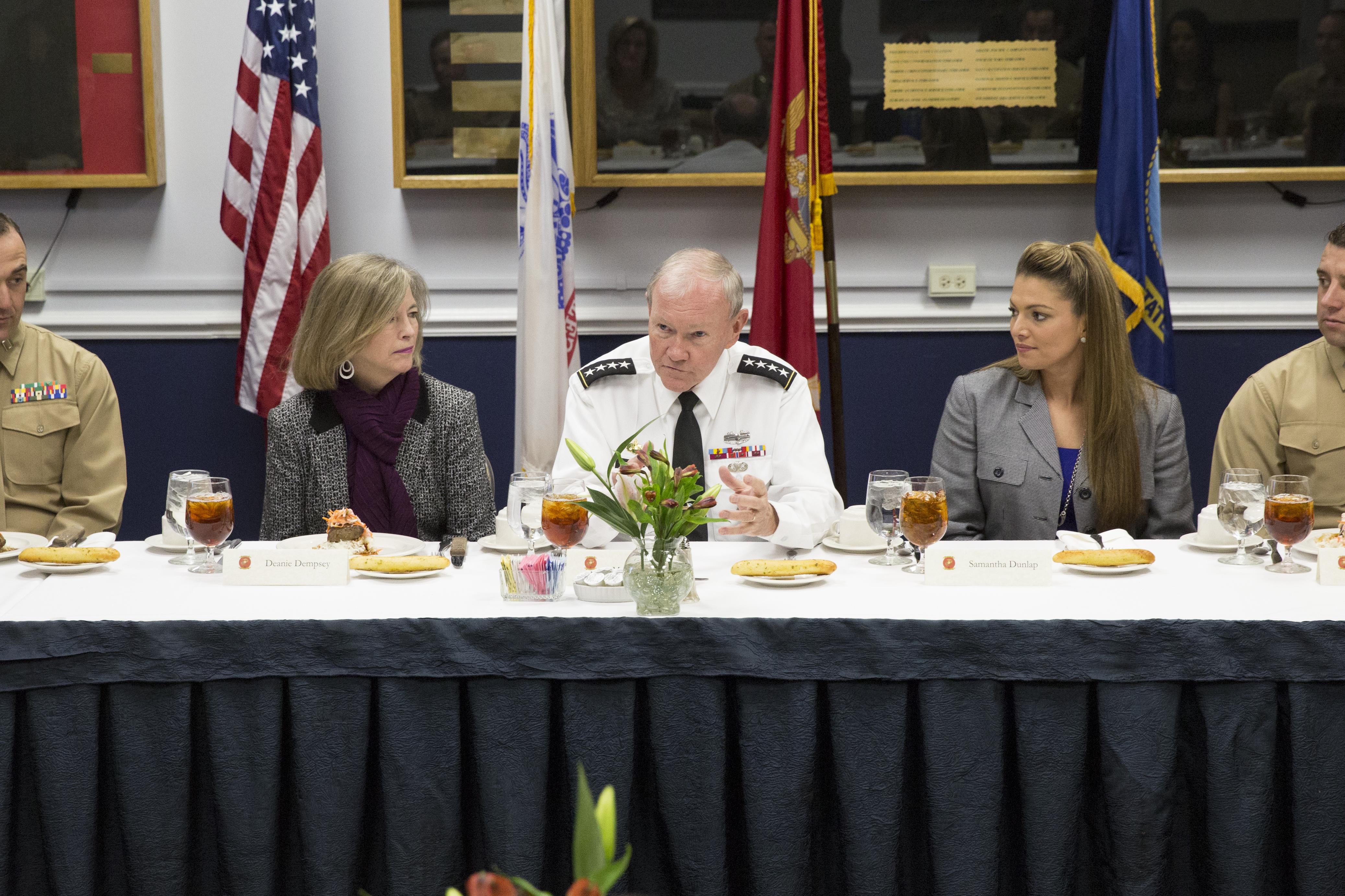 Gen. Dempsey talks with Marines of II MEF