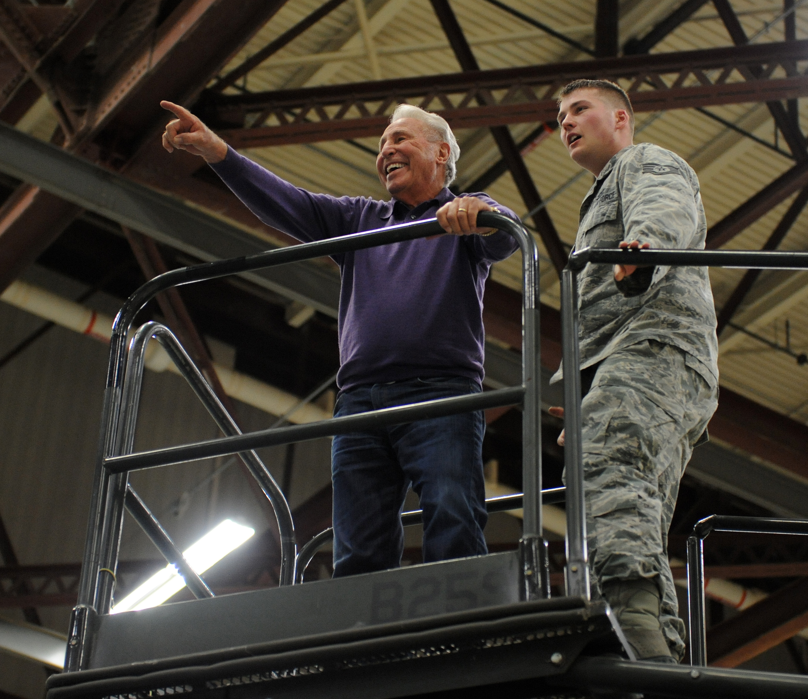 Lee Corso gets up close and personal with B-2 > Whiteman Air Force Base ...