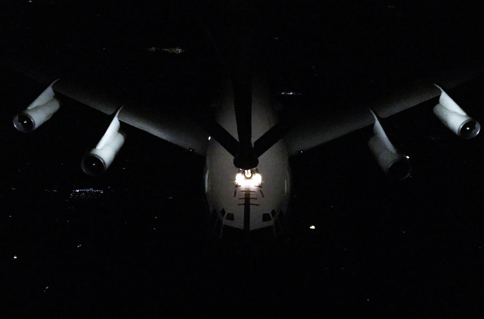 Night Flight > 931st Air Refueling Wing > Article Display