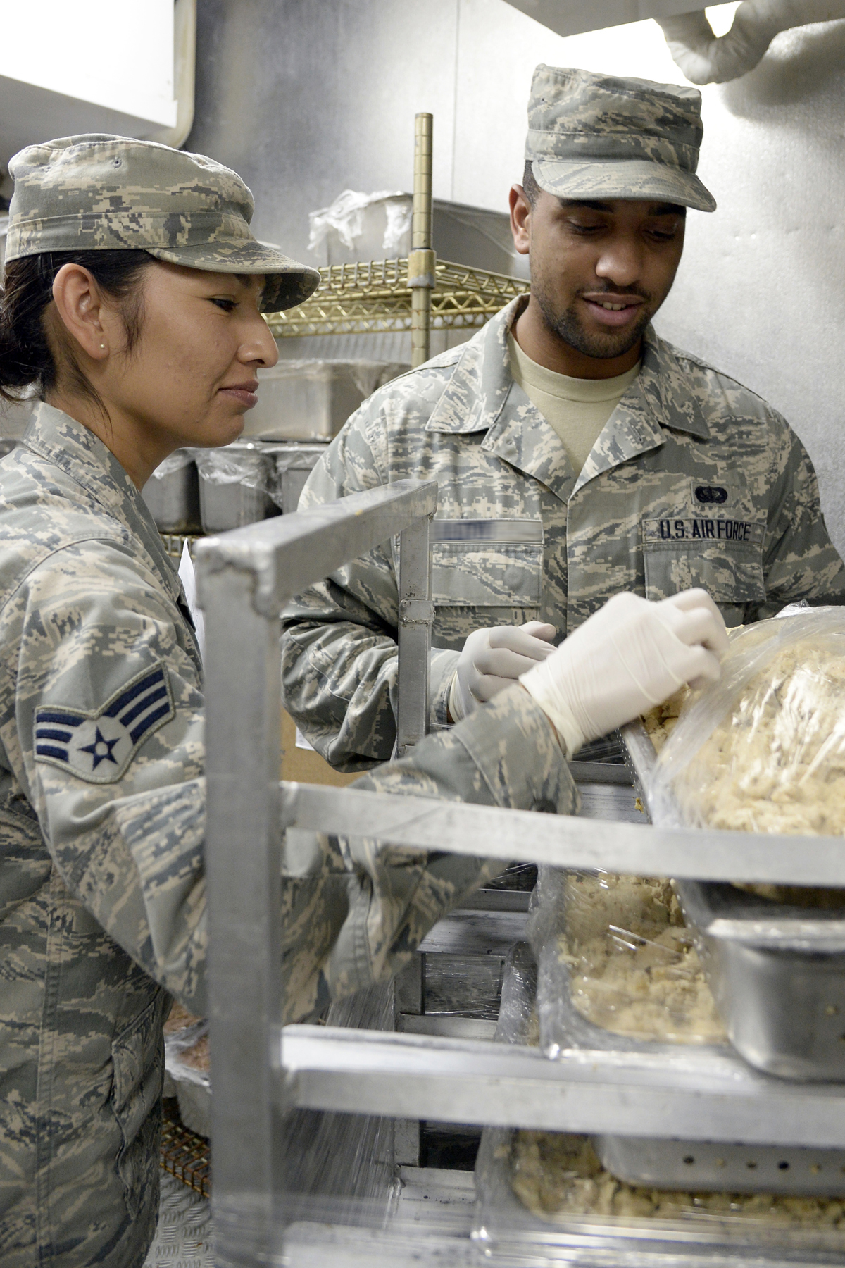 Fueling Airmen one dish at a time > U.S. Air Forces Central > 380AEW ...