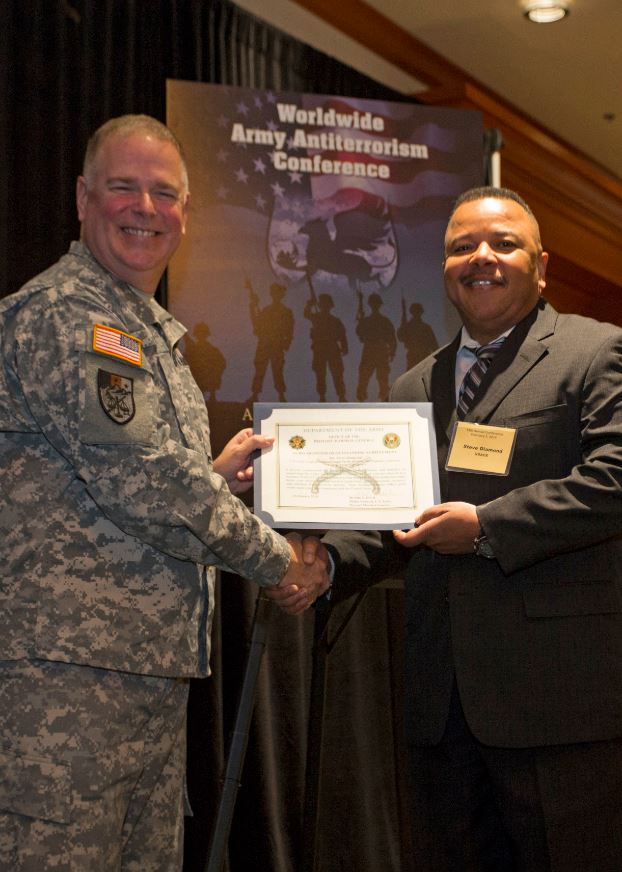 Steve Diamond receives AT Honor Roll Award.