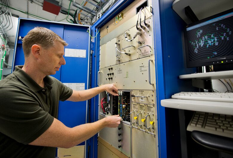 Maintainers keep radar continuously turning > Eglin Air Force Base ...