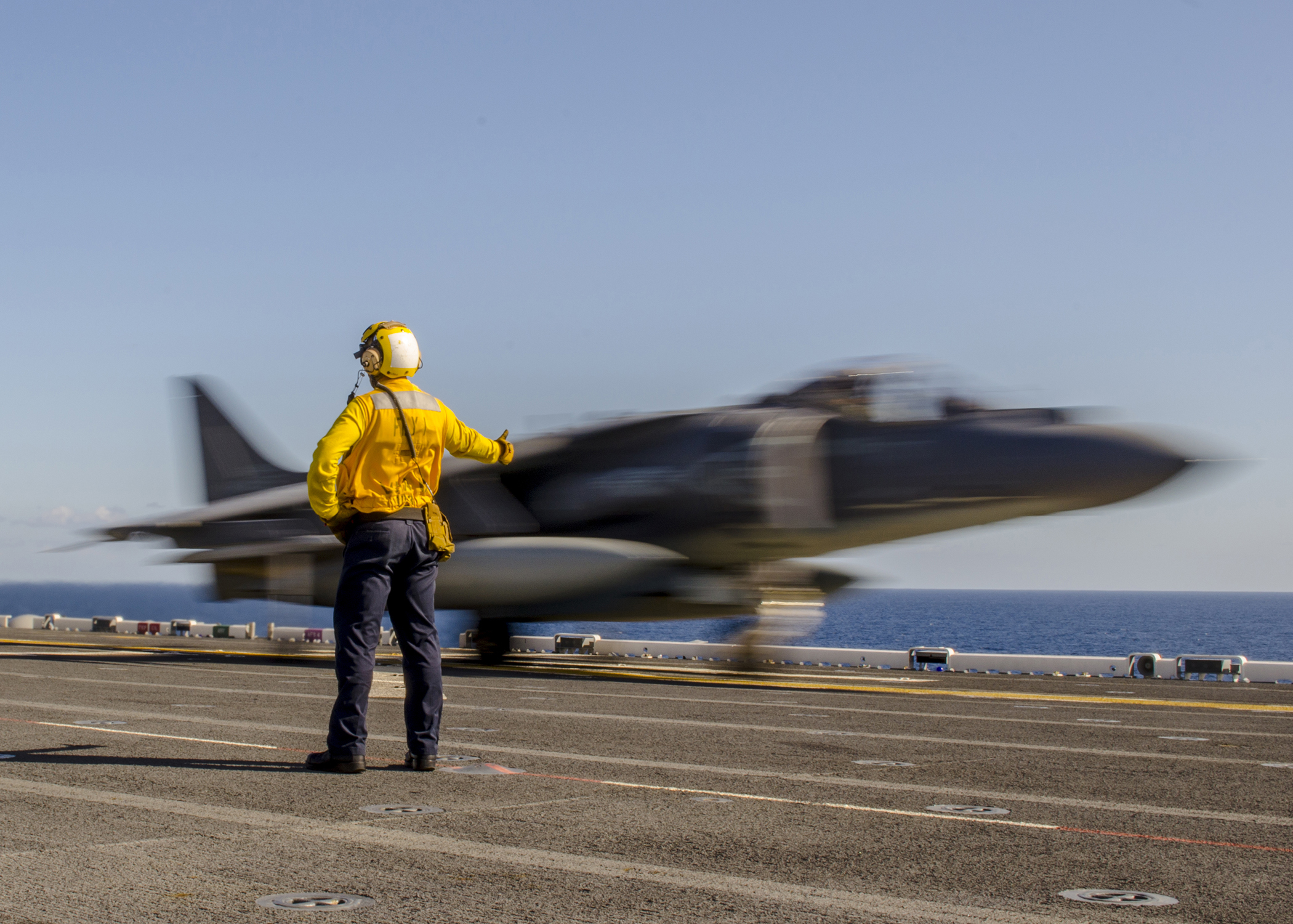 Harriers Land Aboard America > United States Navy > News Stories