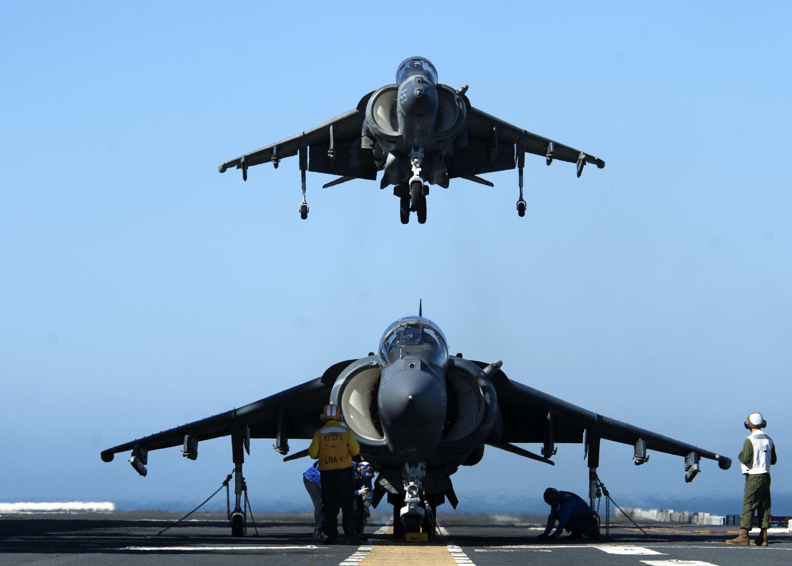 Harriers Land Aboard America > United States Navy > News Stories