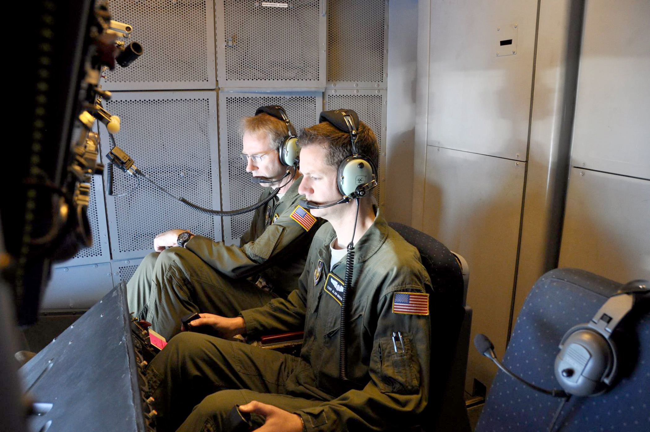 70th Air Refueling Squadron trains on mid-air refueling during AFSC UTA ...