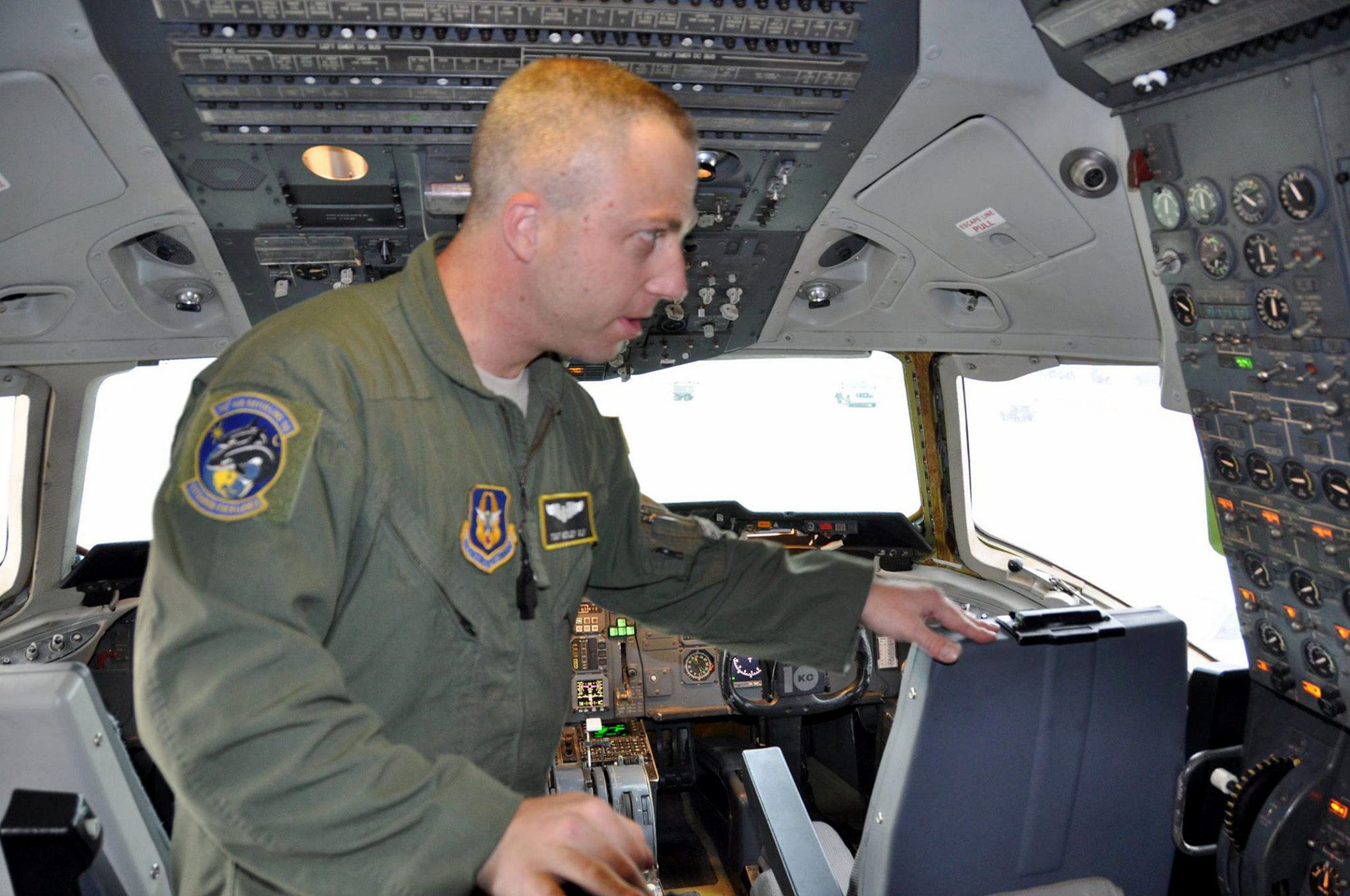 70th Air Refueling Squadron trains on mid-air refueling during AFSC UTA ...