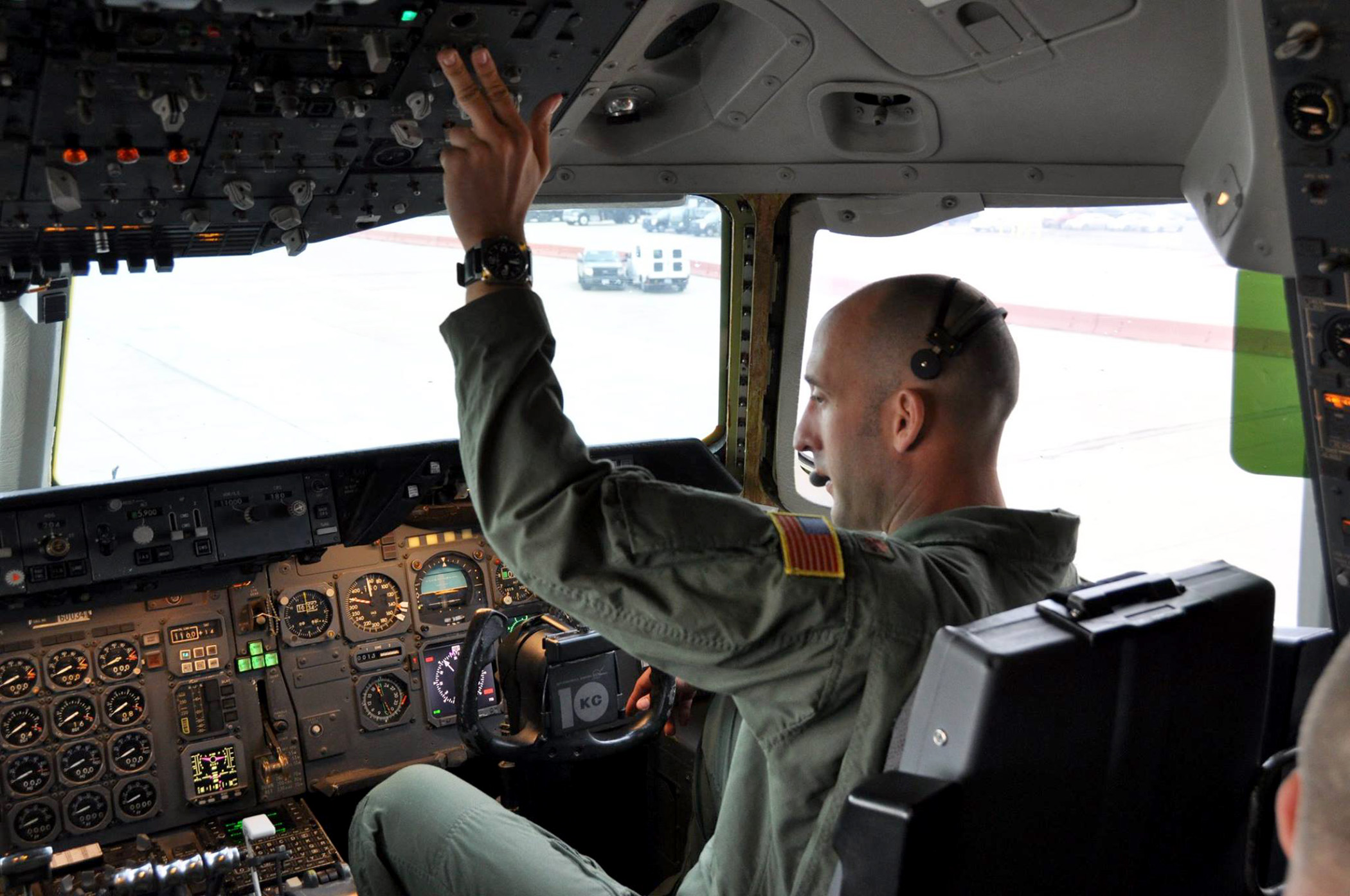 70th Air Refueling Squadron trains on mid-air refueling during AFSC UTA ...