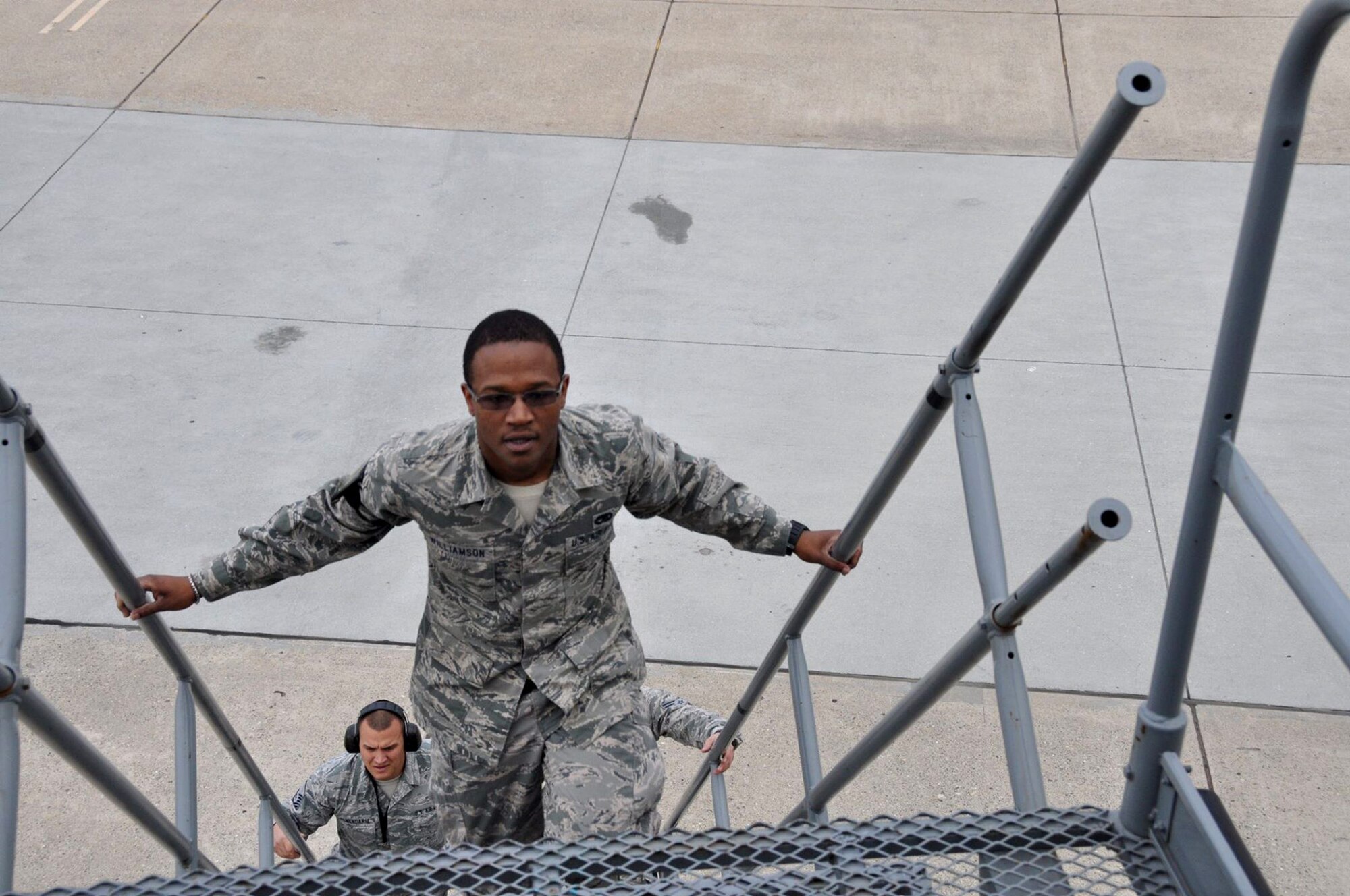70th Air Refueling Squadron trains on mid-air refueling during AFSC UTA ...