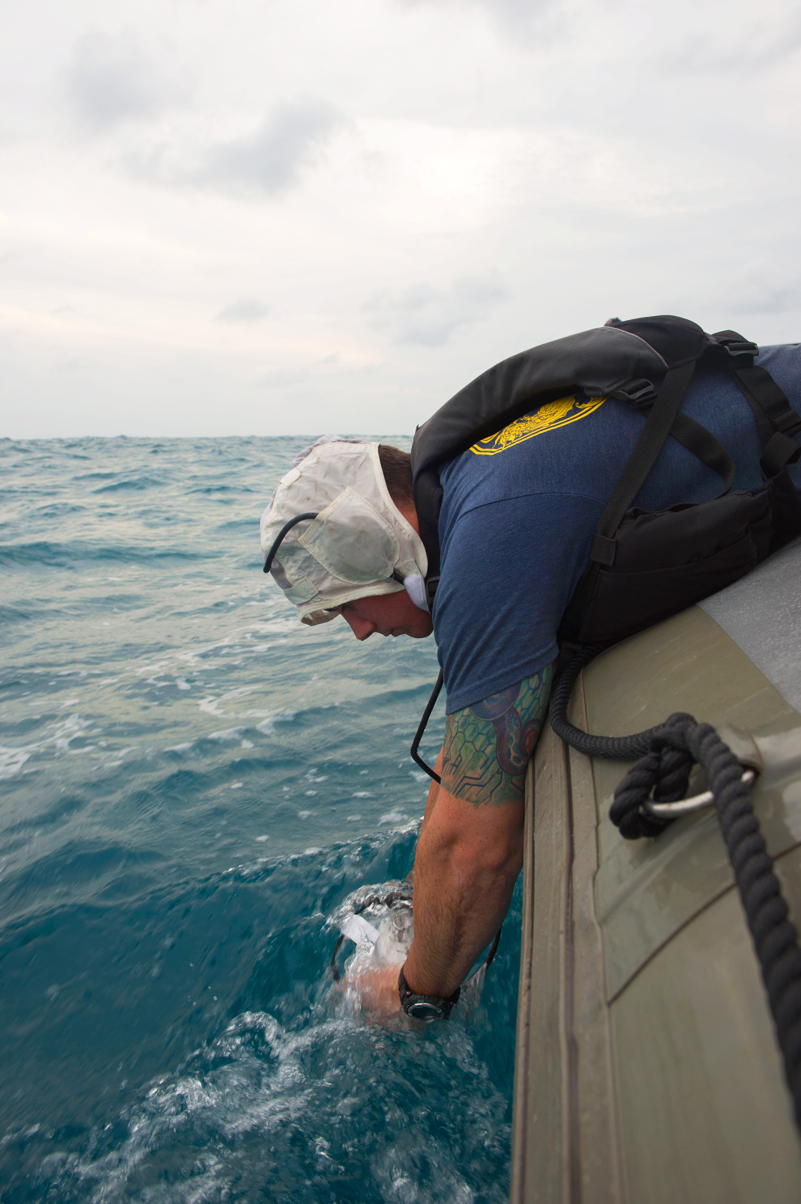 U.S. sailors assigned to the Mobile Diving and Salvage Unit 1 operate a ...