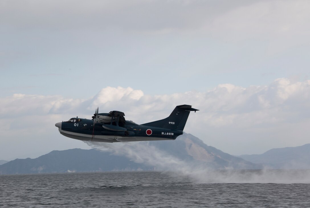 JMSDF conducts first flight training of 2015