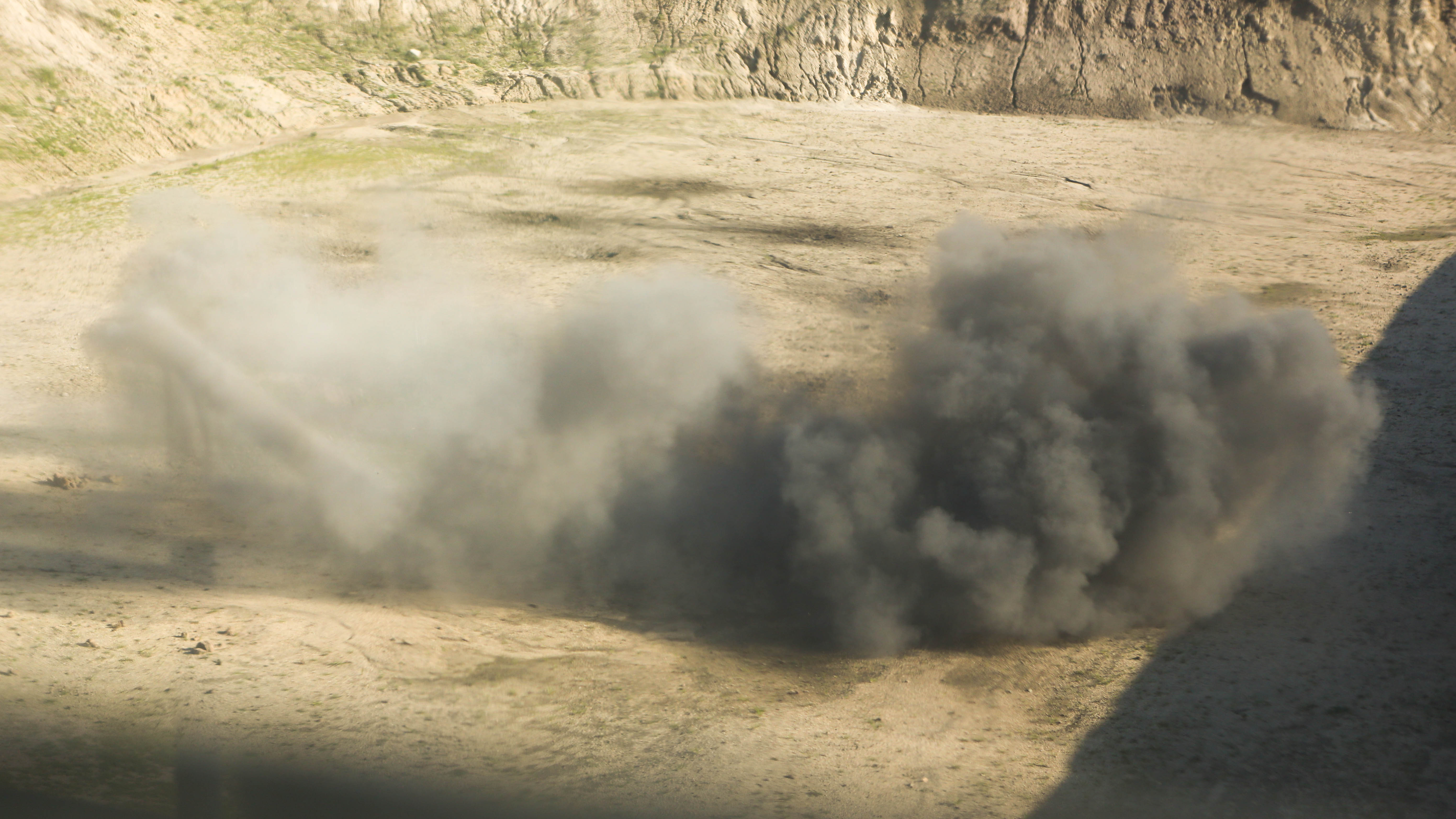 do smoke grenades explode