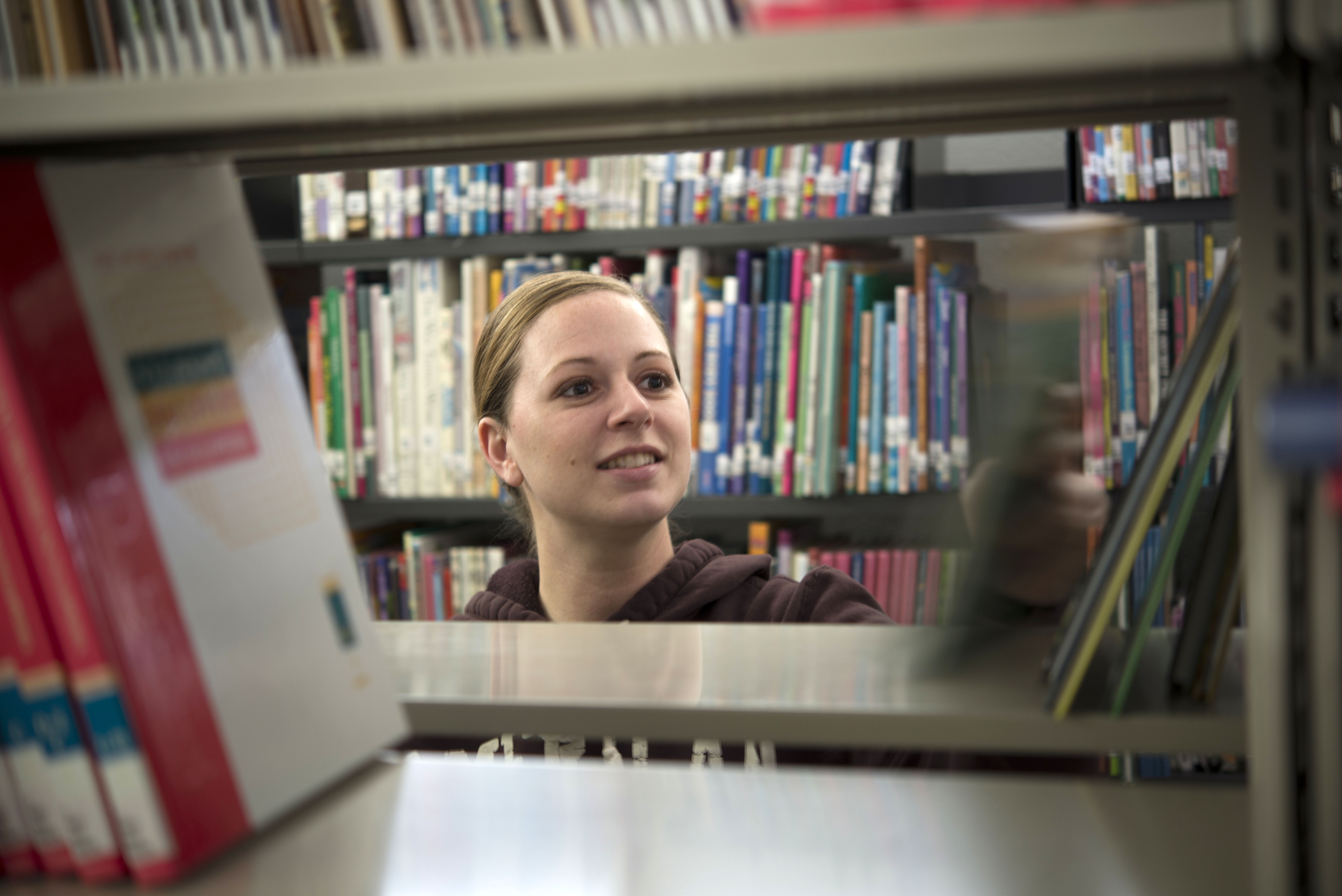 19th AF Airman leads effort for local library relocation