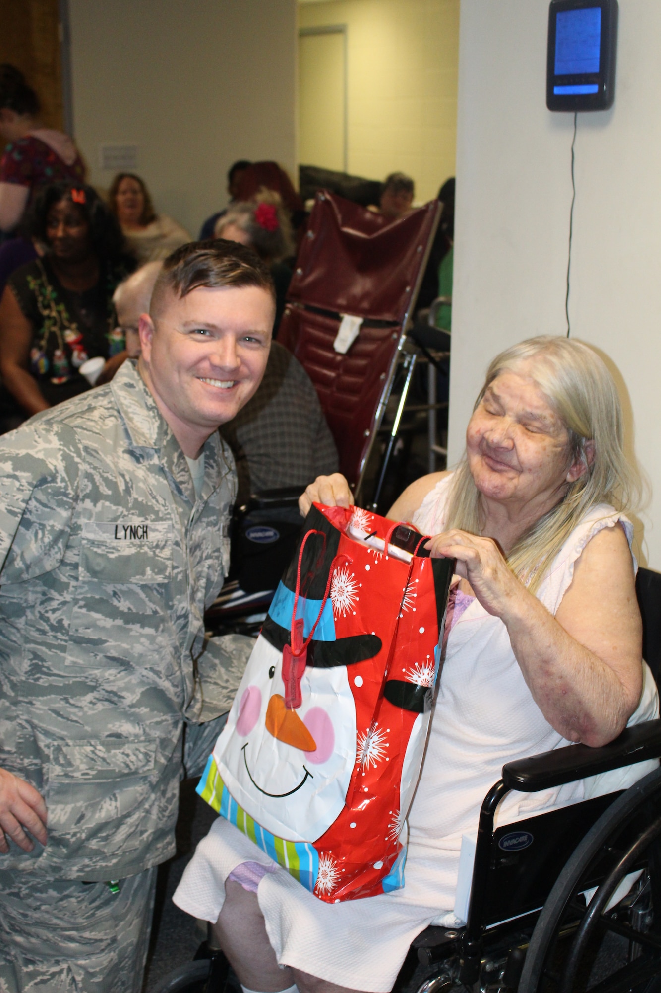 Communicating holiday cheer > Whiteman Air Force Base > Article Display