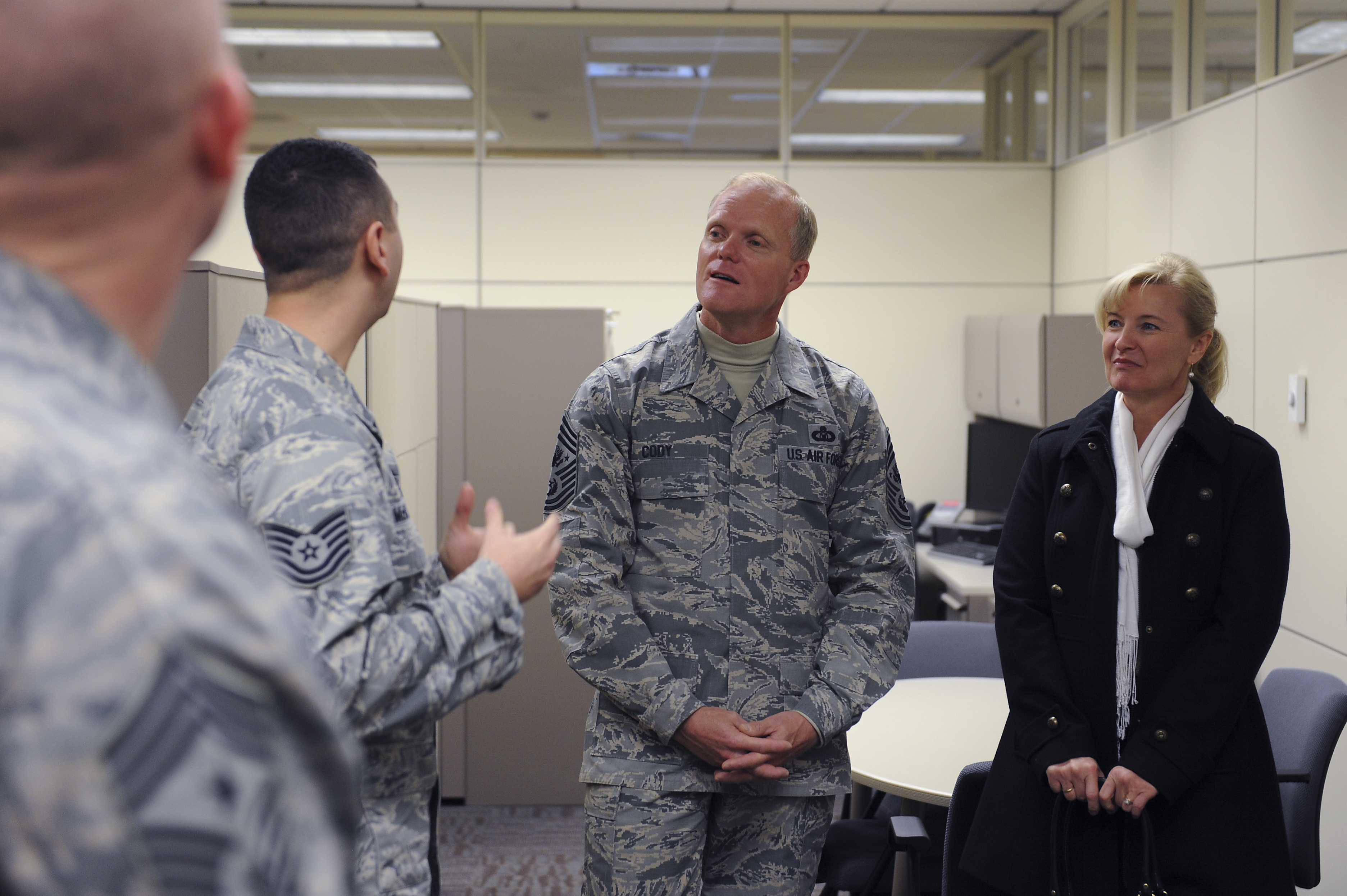 Chief Master Sergeant of the Air Force visits Scott > Air Mobility ...