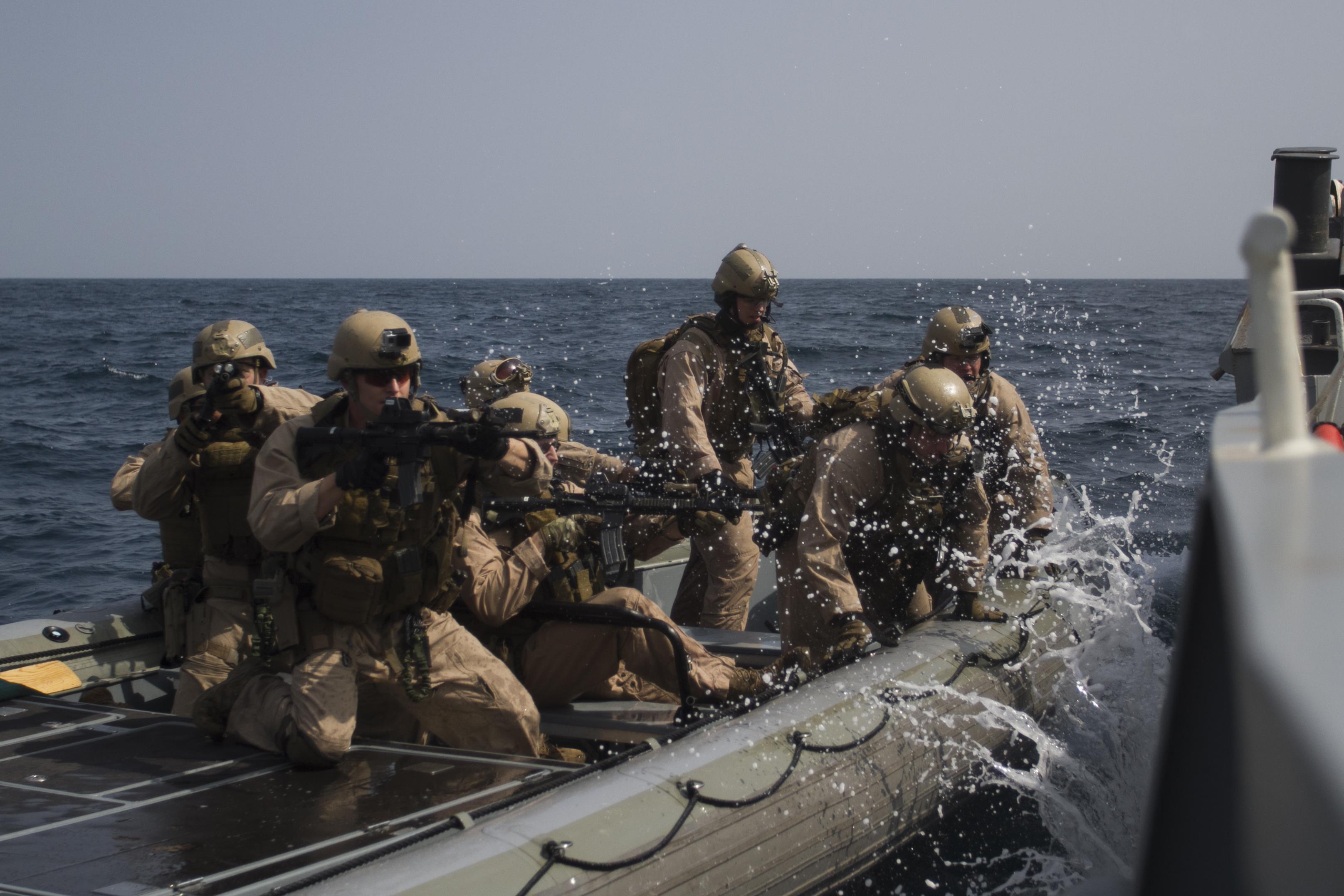 24th MEU Maritime Raid Force conducts VBSS exercise